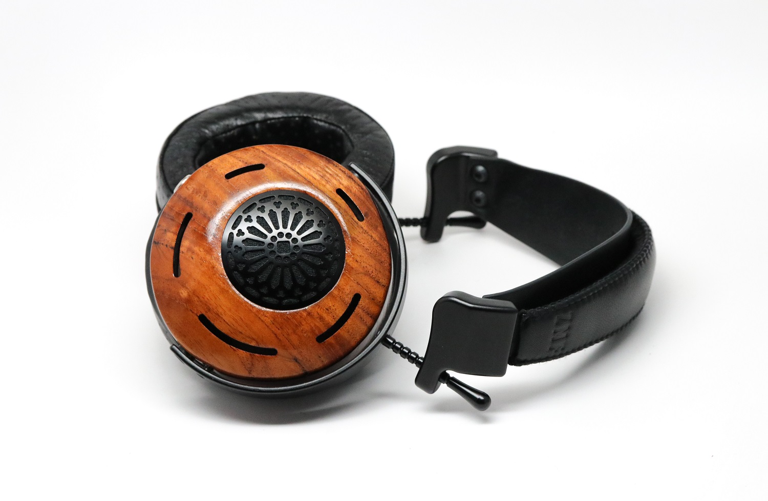 ZMF Auteur photos of Teak edition now on ZMF website : r/headphones