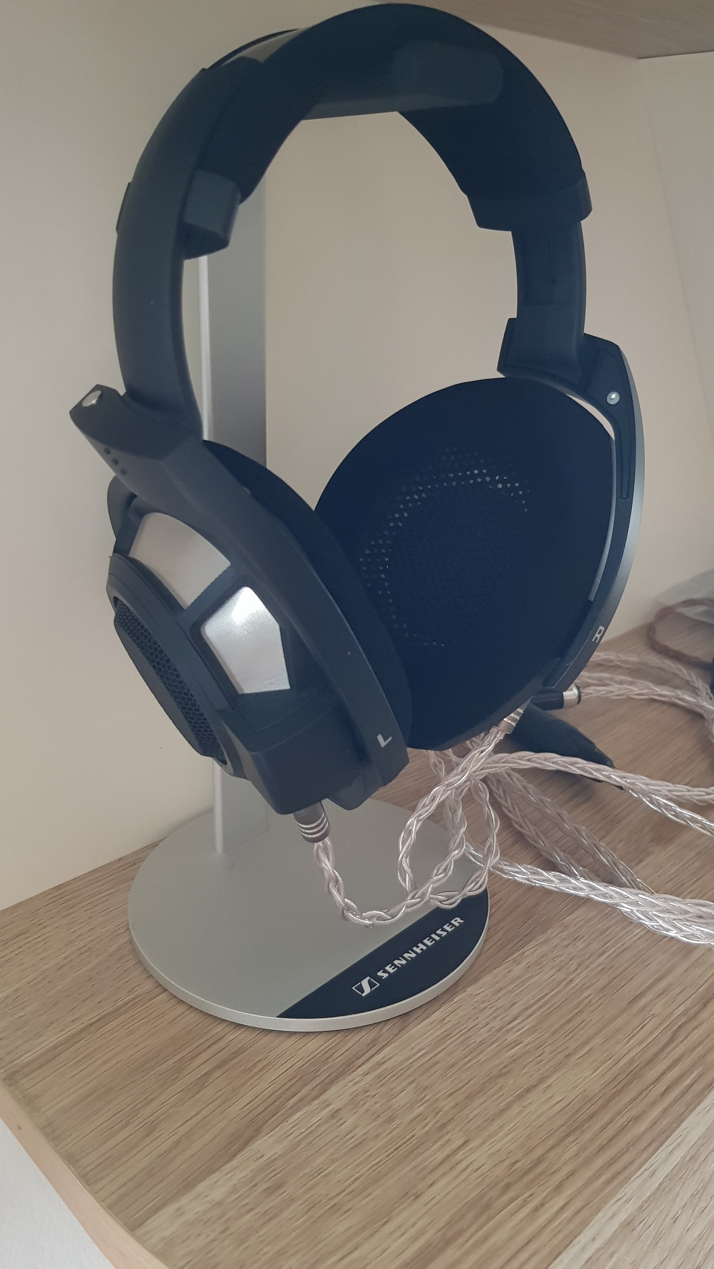 Aluminum headphone stands | Headphone Reviews and Discussion - Head-Fi.org