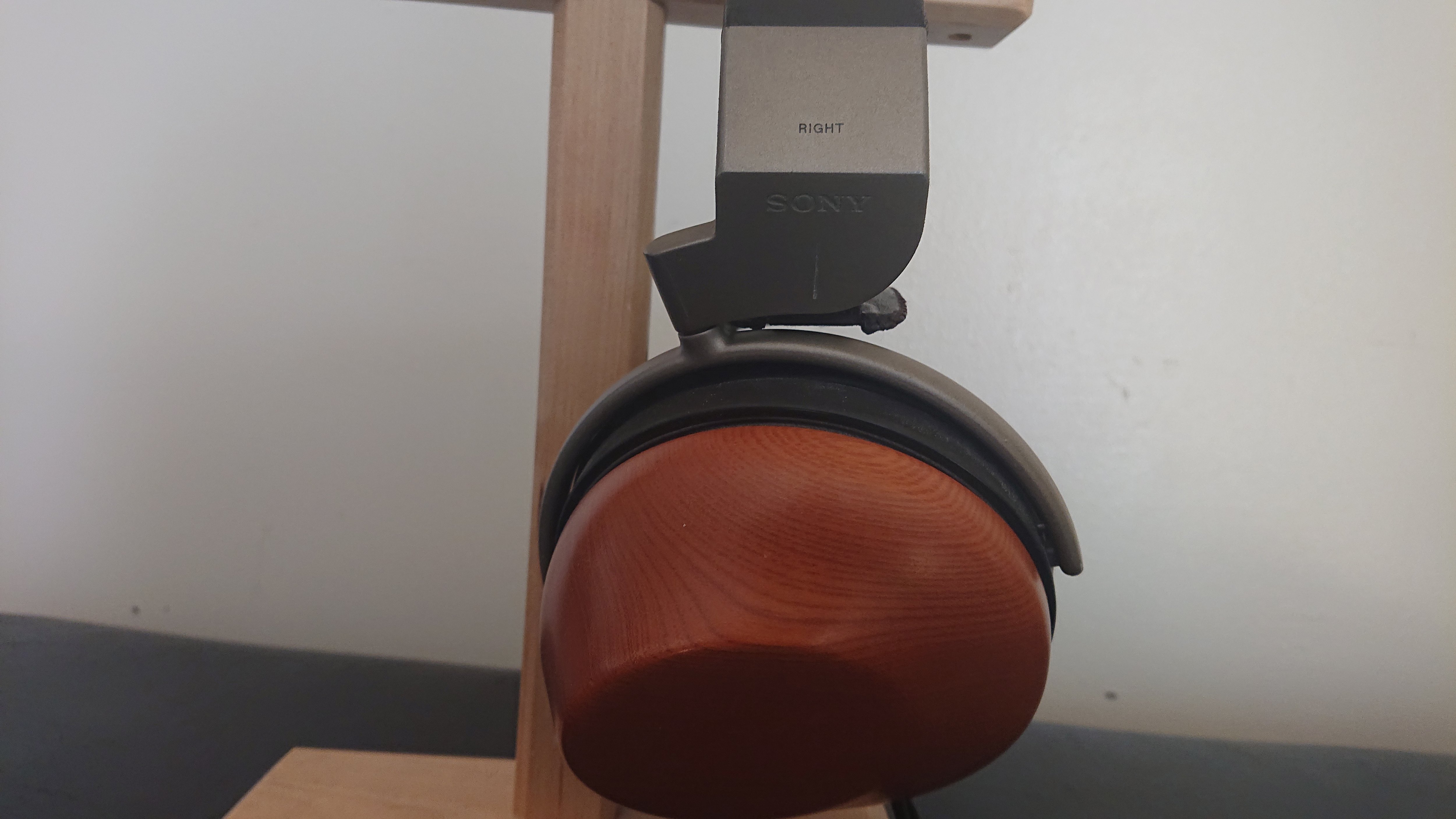 The King of Vintage Headphones - Sony MDR-R10 (Bass-Heavy) - Thread ...