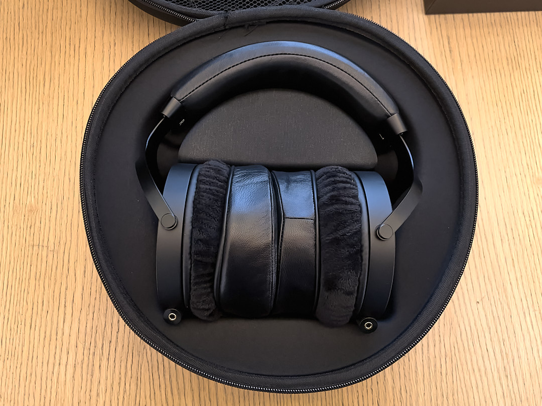 Closed: Monolith M1070 Planar like new | Headphone Reviews and ...