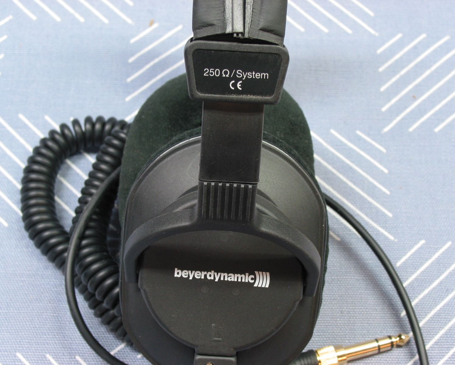 Closed: Beyerdynamic DT250 250 Ohm headphones, xlnt | Headphone Reviews ...