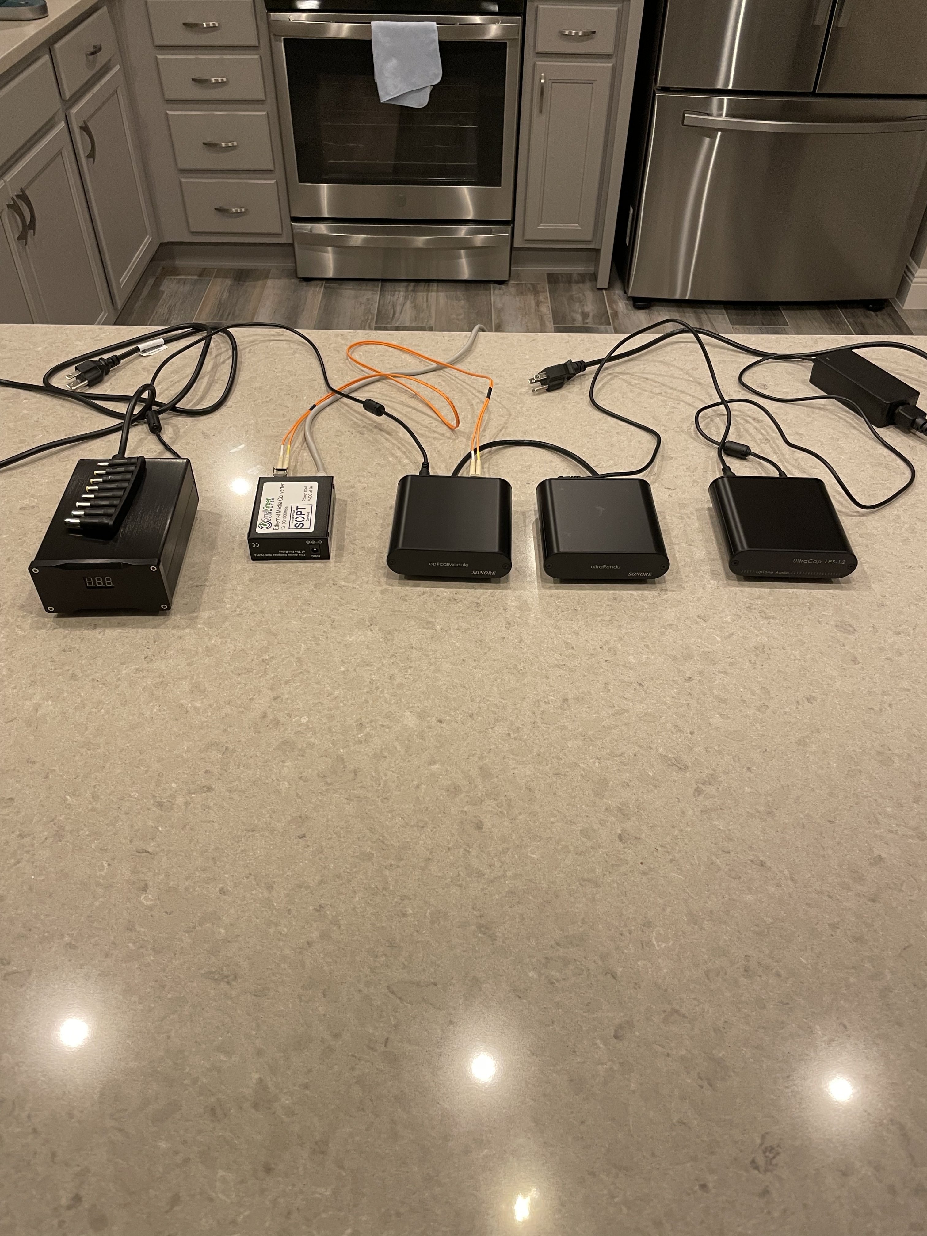 Closed: Sonore Ultra Rendu Uptone Audio Ultracap plus extra | Headphone ...