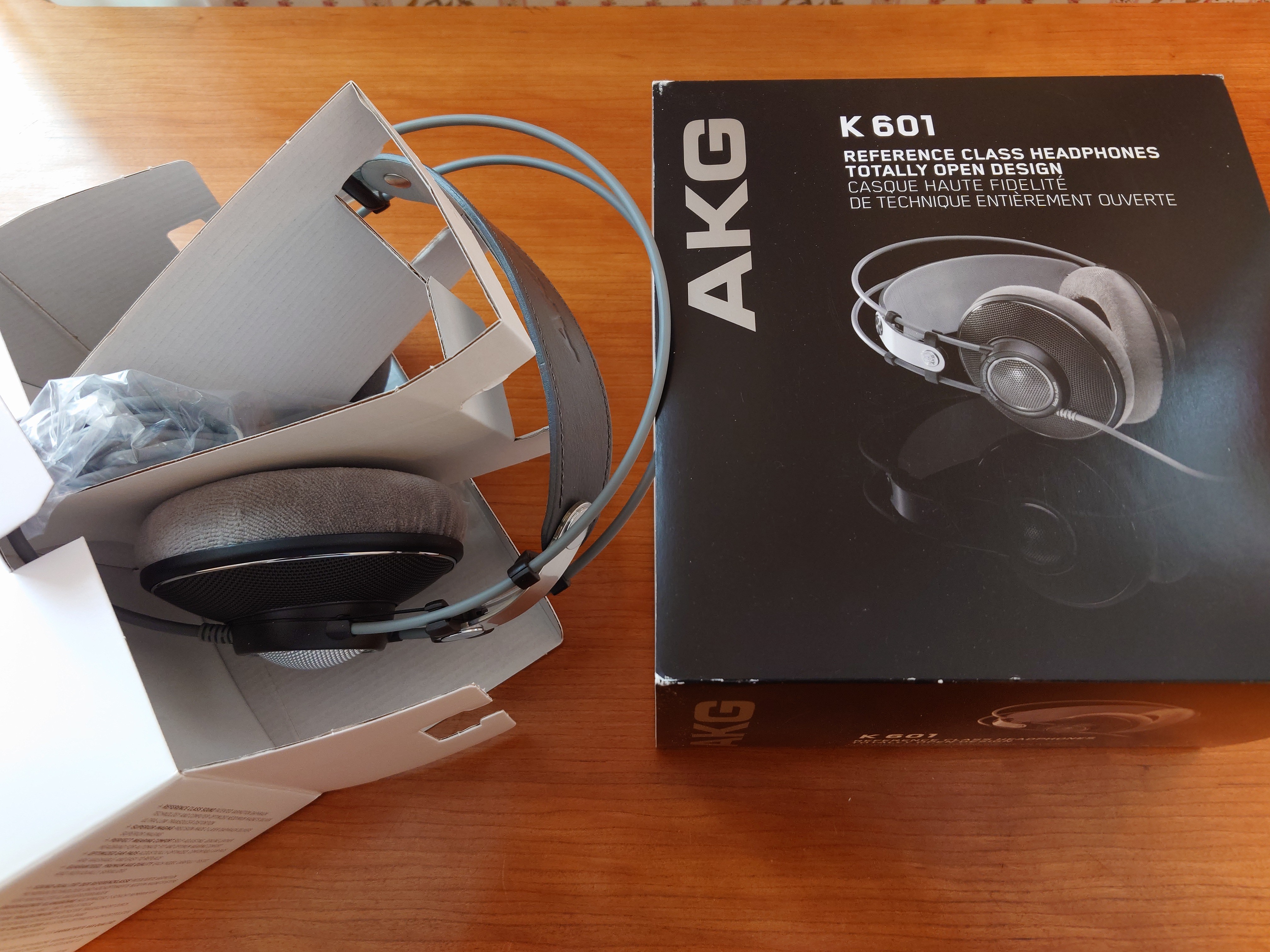 Closed: AKG K 601 like-new | Headphone Reviews and Discussion - Head-Fi.org
