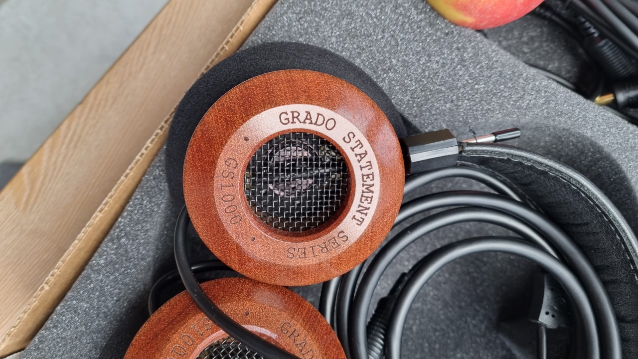 Closed: SOLD Grado GS1000i (mint, incl spare G-cush) | Headphone ...
