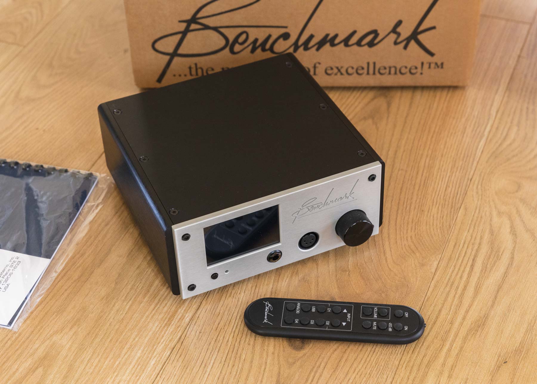 Sold: Benchmark HPA4 Pre/Headphone Amplifier (Silver with remote ...
