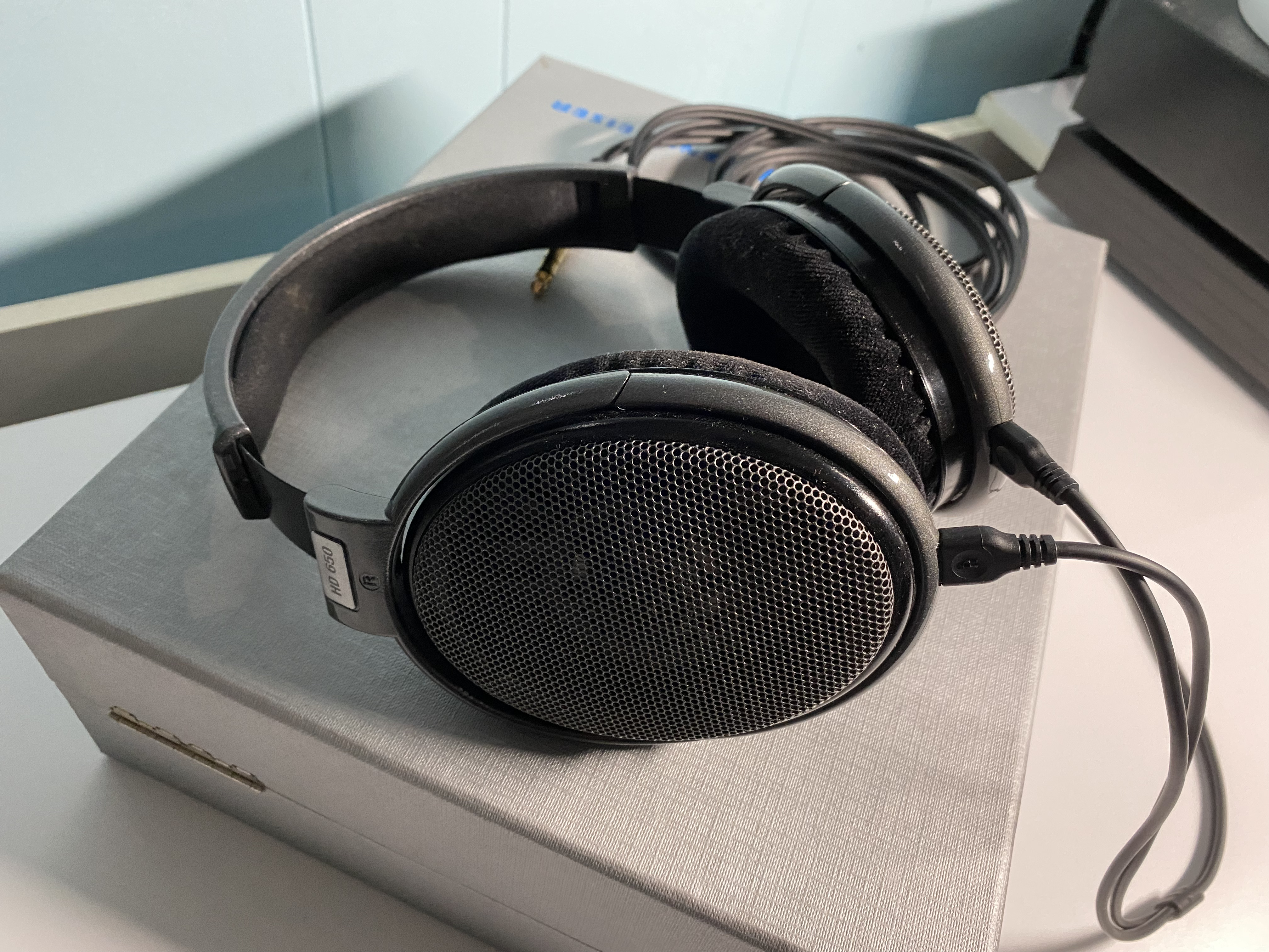 Closed: Sennheiser HD 650 (Silver box) | Headphone Reviews and ...