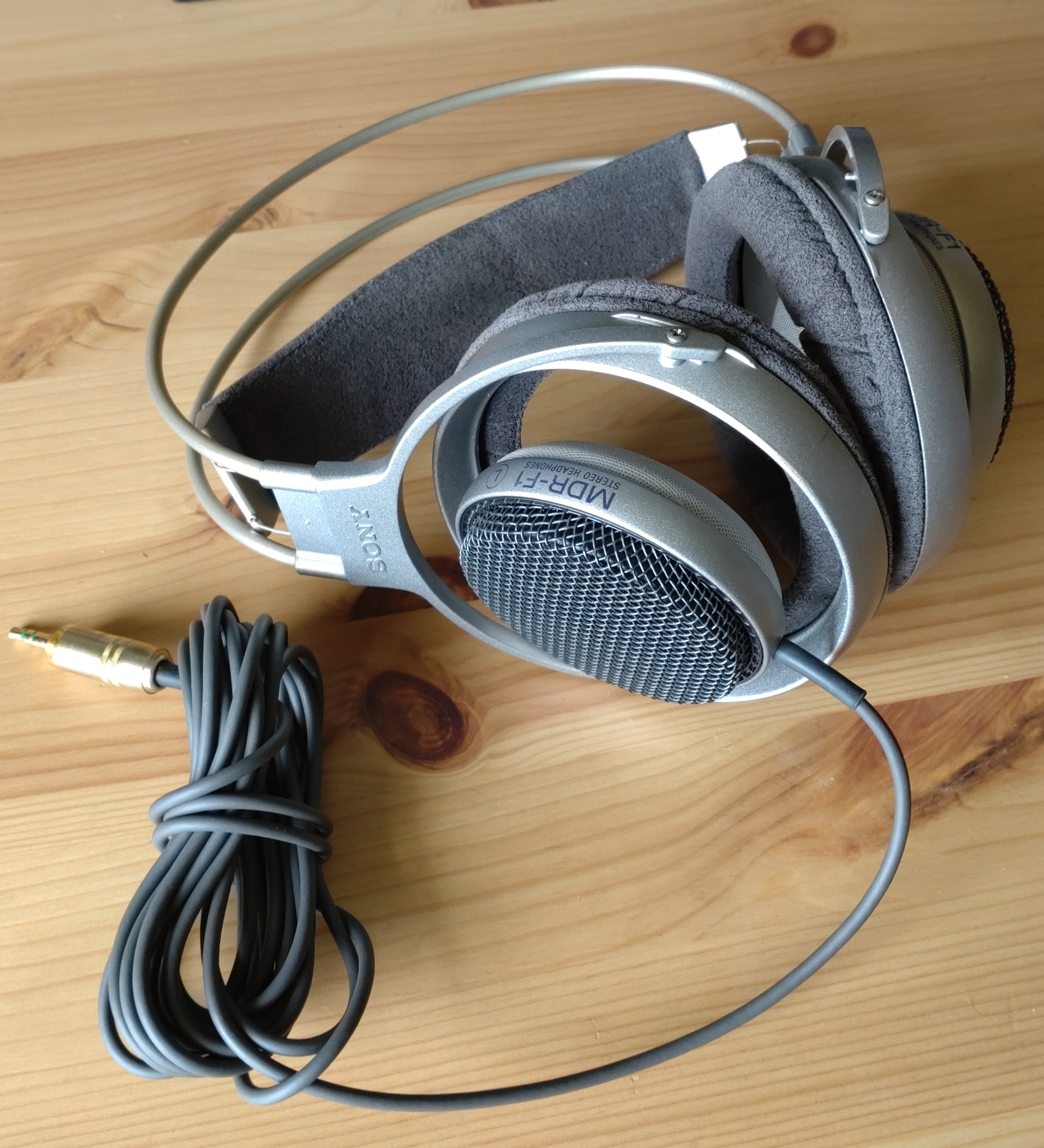 Closed: Sony MDR-F1 in good condition | Headphone Reviews and ...