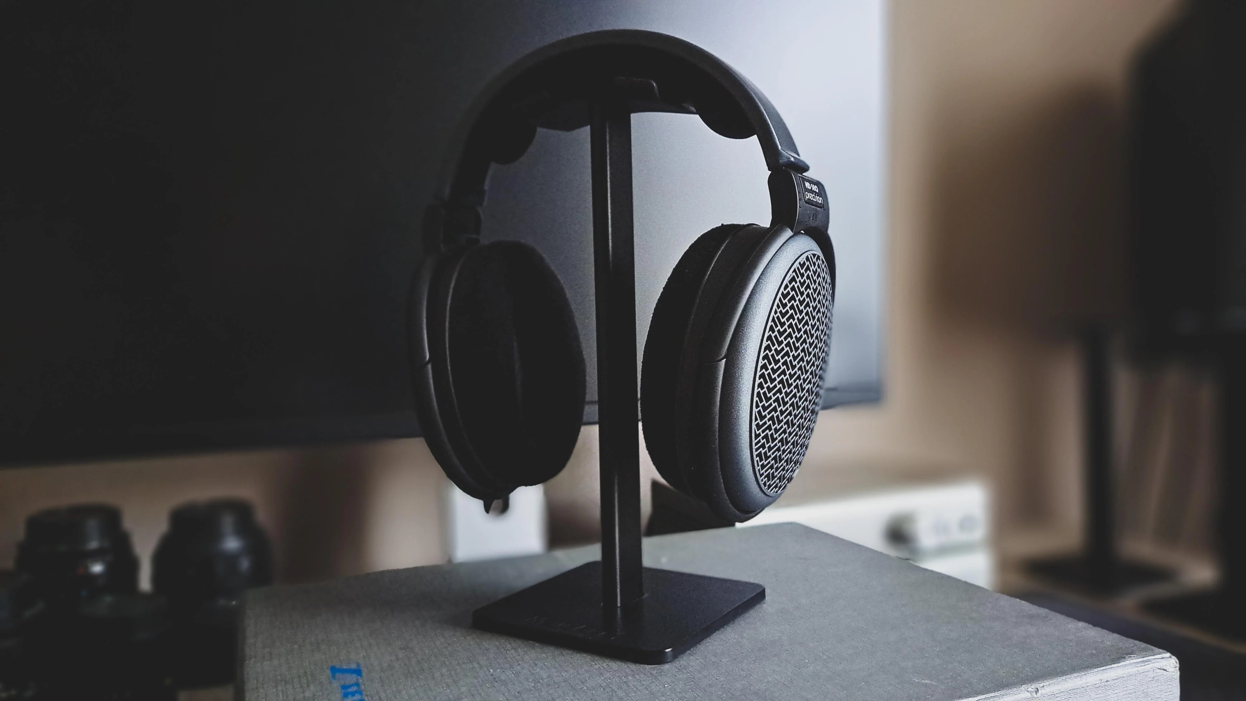 Sold: Sennheiser HD 580 (black silk baffle) + Extras | Headphone ...