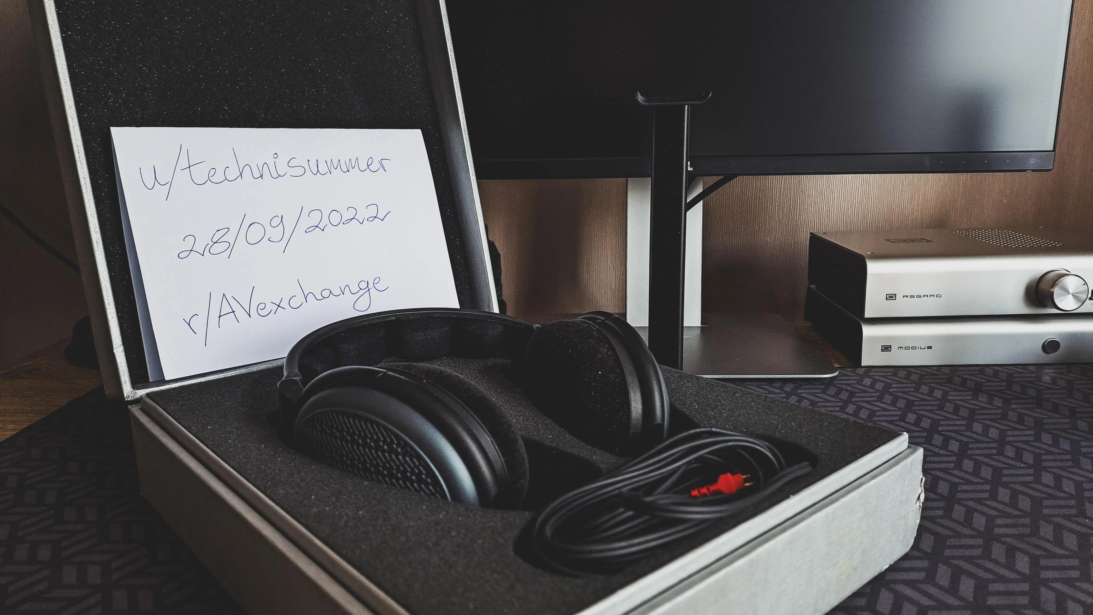 Sold: Sennheiser HD 580 (black silk baffle) + Extras | Headphone ...