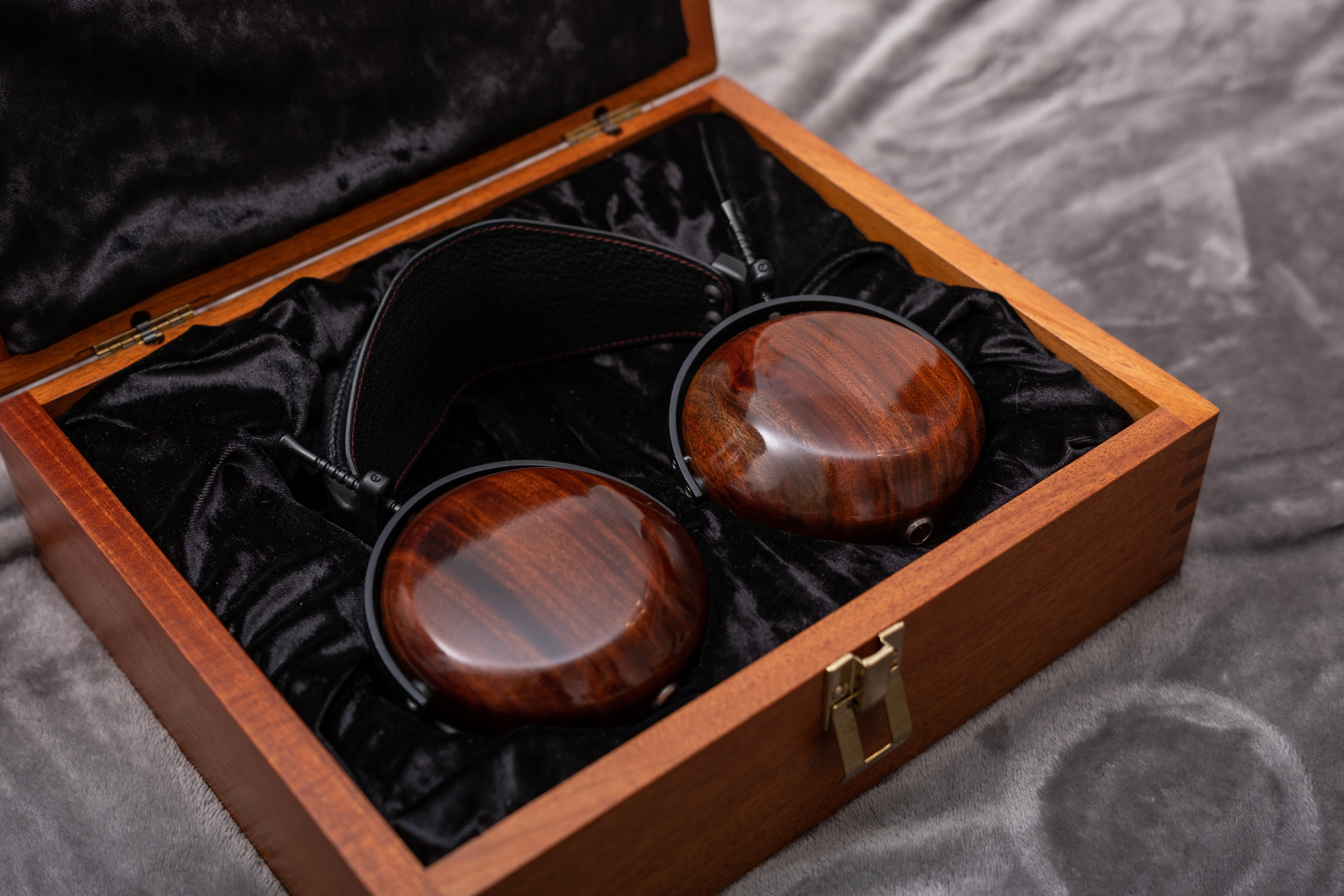 Sold: [Price drop] ZMF Verite Closed Ironwood + Extras | Headphone ...
