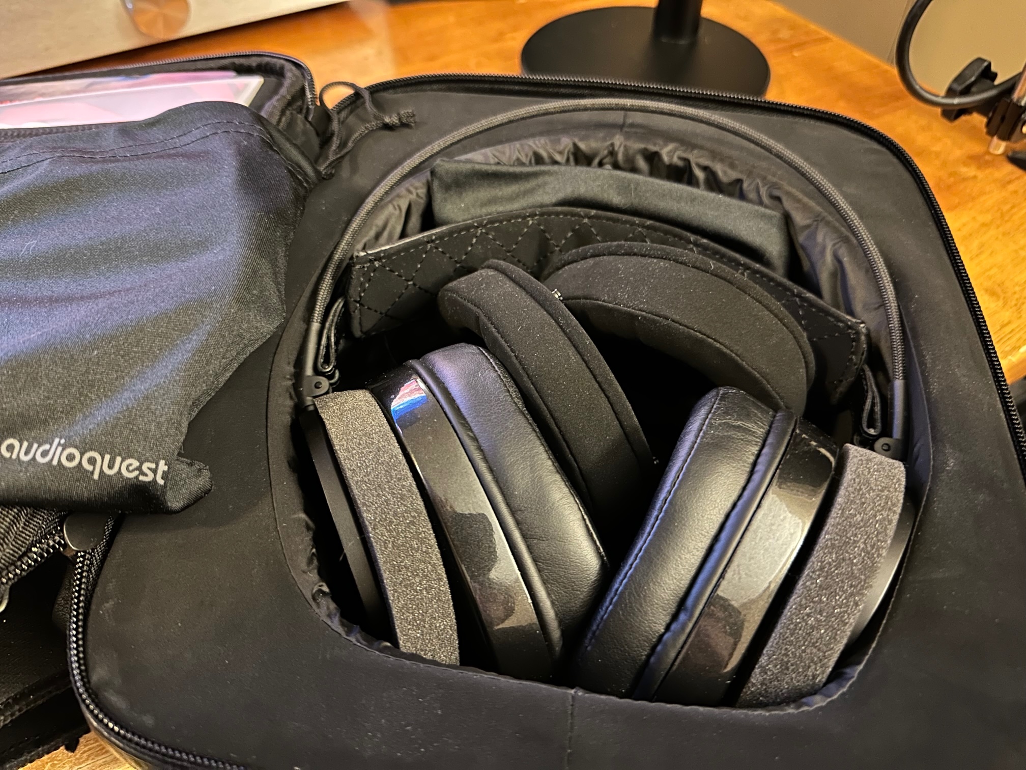 Sold: AudioQuest Nighthawk Carbon + NightBird Cable + Suede Pads ...