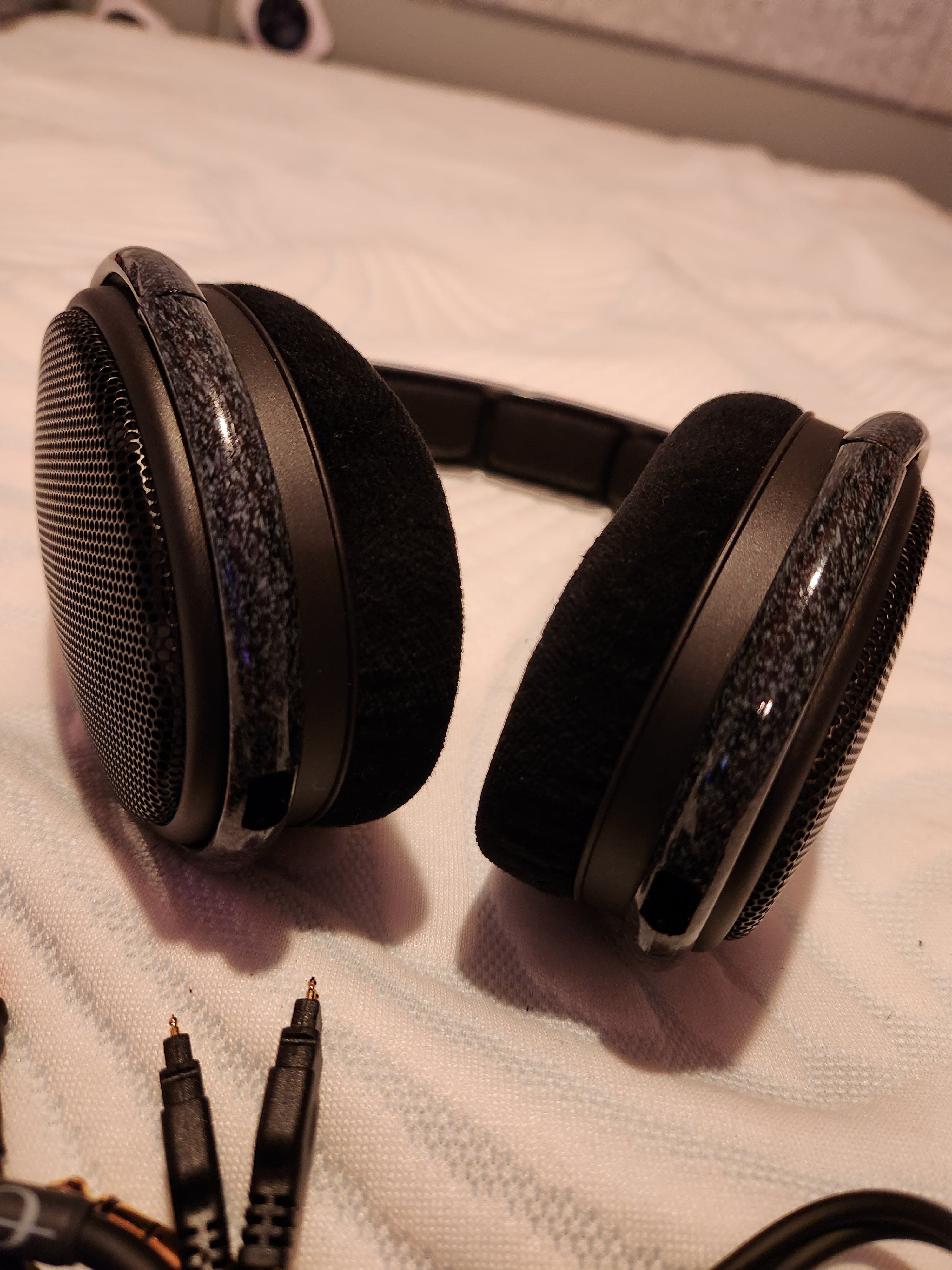 Sold: Sennheiser HD600 Marble with Corpse Cable and ZMF pads ...
