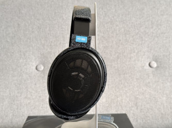 Sold: Sennheiser HD600 Marbled Silver Screen Version w/ Two Sets of ...