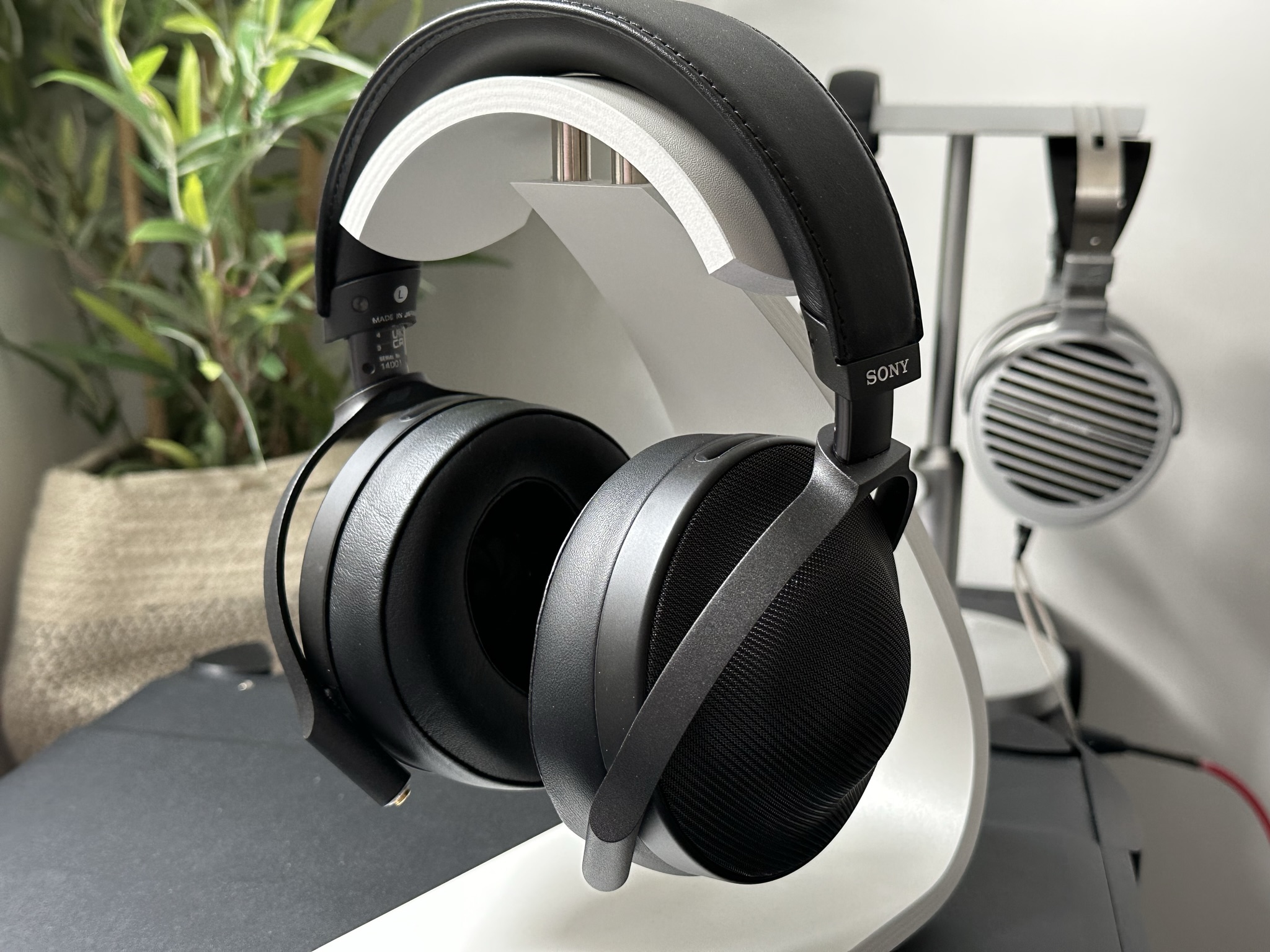 Closed: Sony Z1R 4 months old like new | Headphone Reviews and Discussion - Head-Fi.org