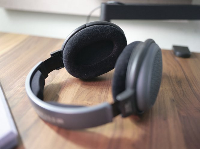 Sold: Sennheiser HD580 (Black paper variant) | Headphone Reviews and ...
