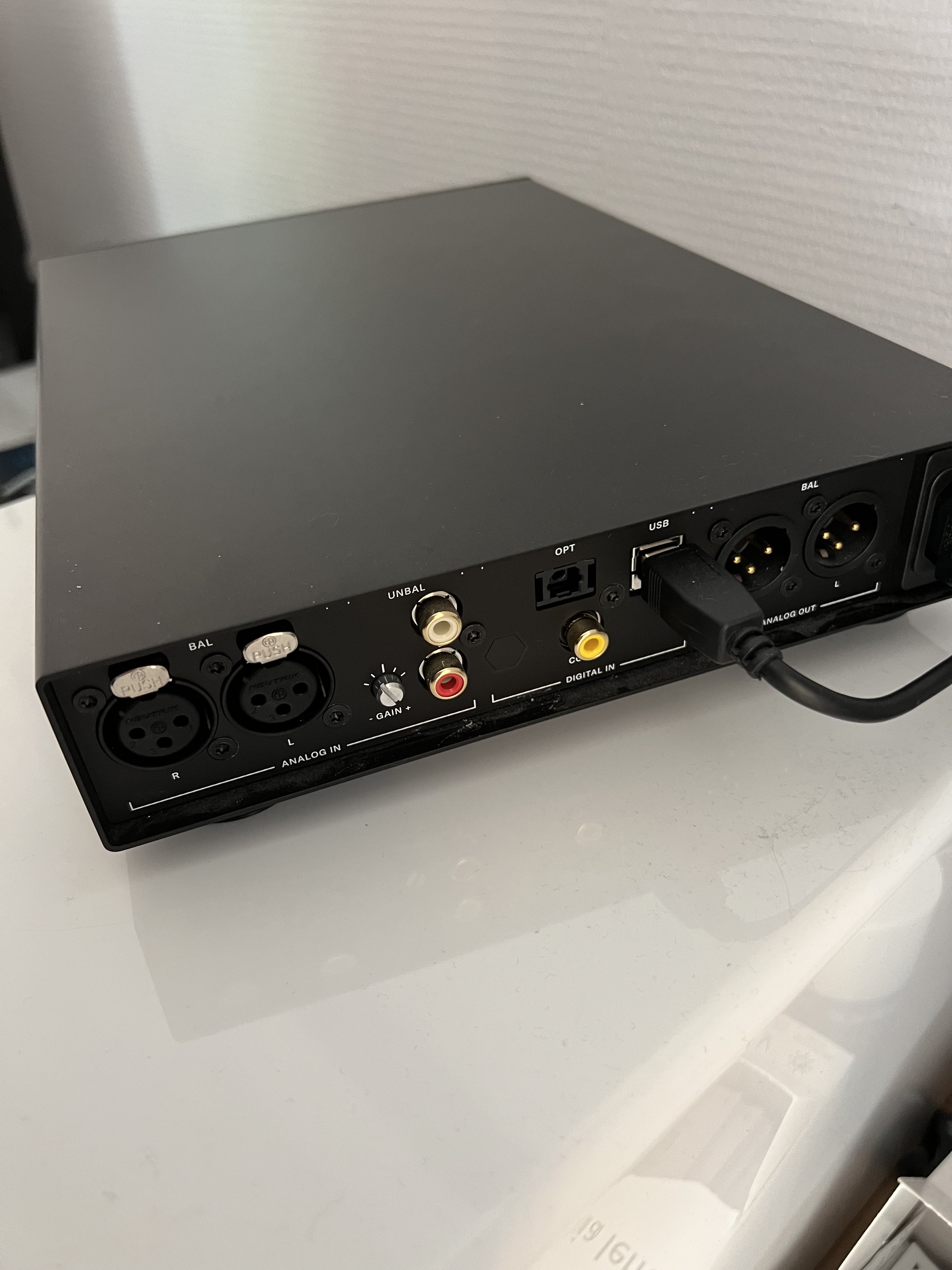 Closed: Sennheiser HDV 820 headphone amplifier and DAC | Headphone ...
