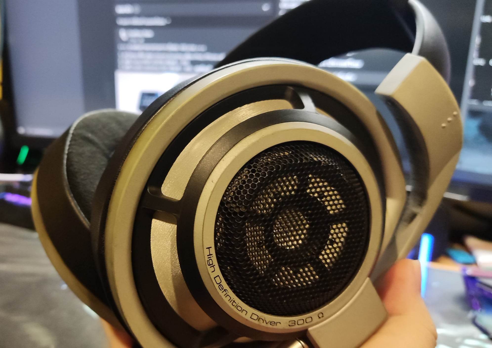 Closed: Sennheiser HD800 (paint - your choice) | Headphone Reviews and ...