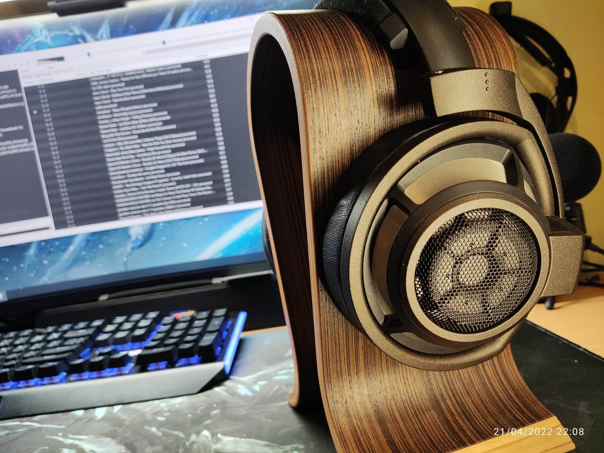 Closed: Sennheiser HD800 (paint - your choice) | Headphone Reviews and ...