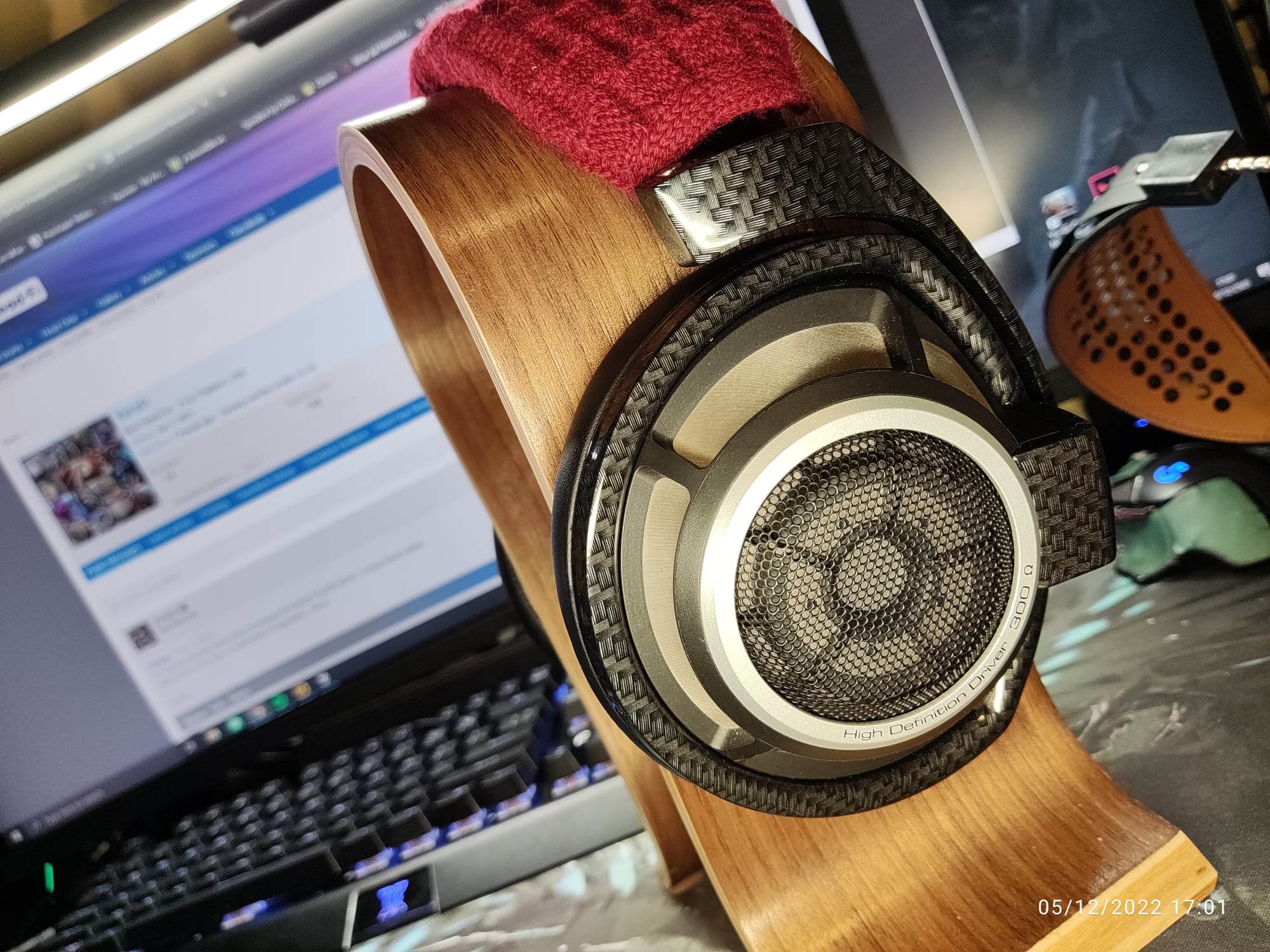 Closed: Sennheiser HD800 (paint - your choice) | Headphone Reviews and ...