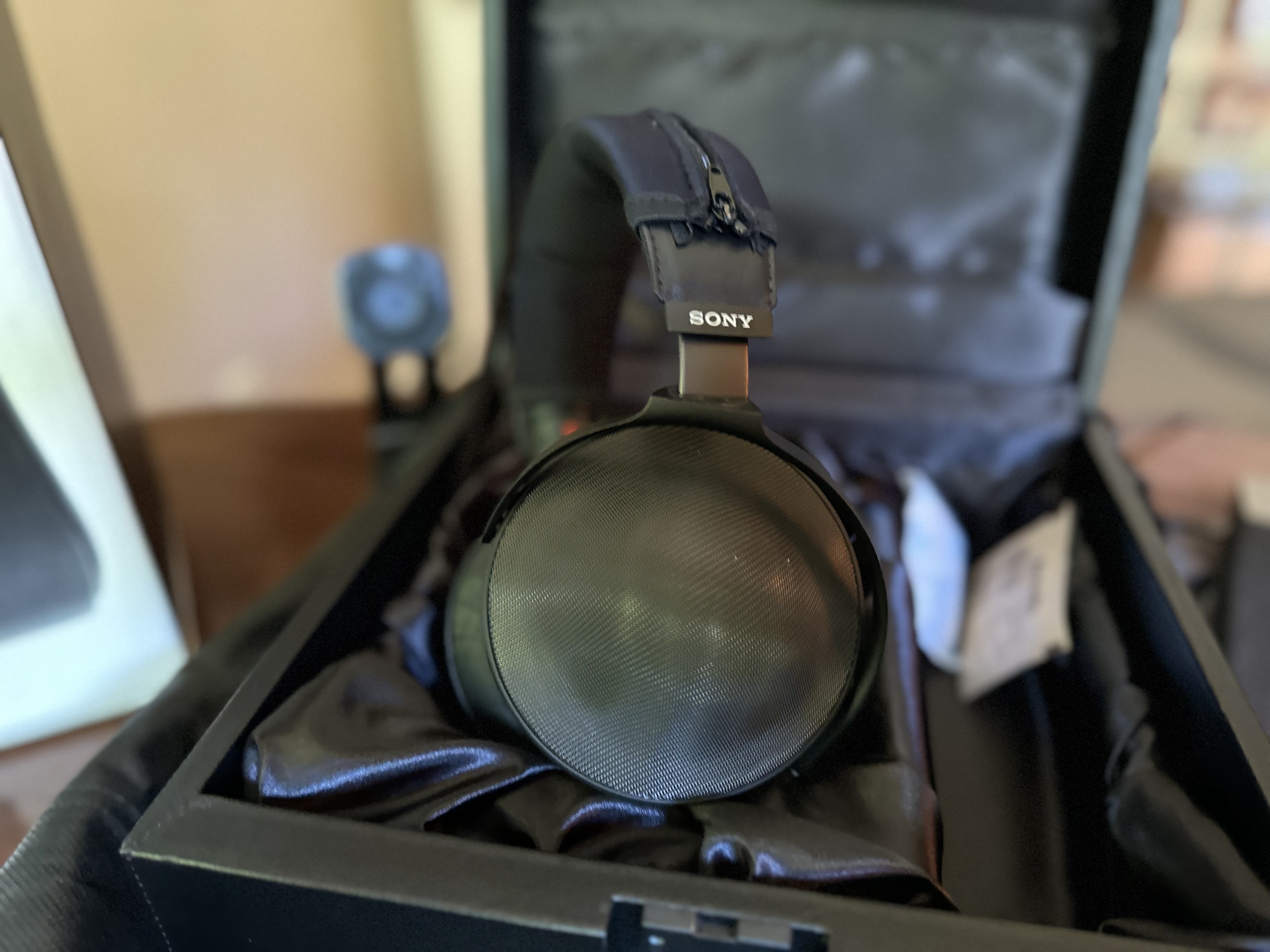 Sold: Sony MDR-Z1R (complete) | Headphone Reviews and Discussion - Head ...