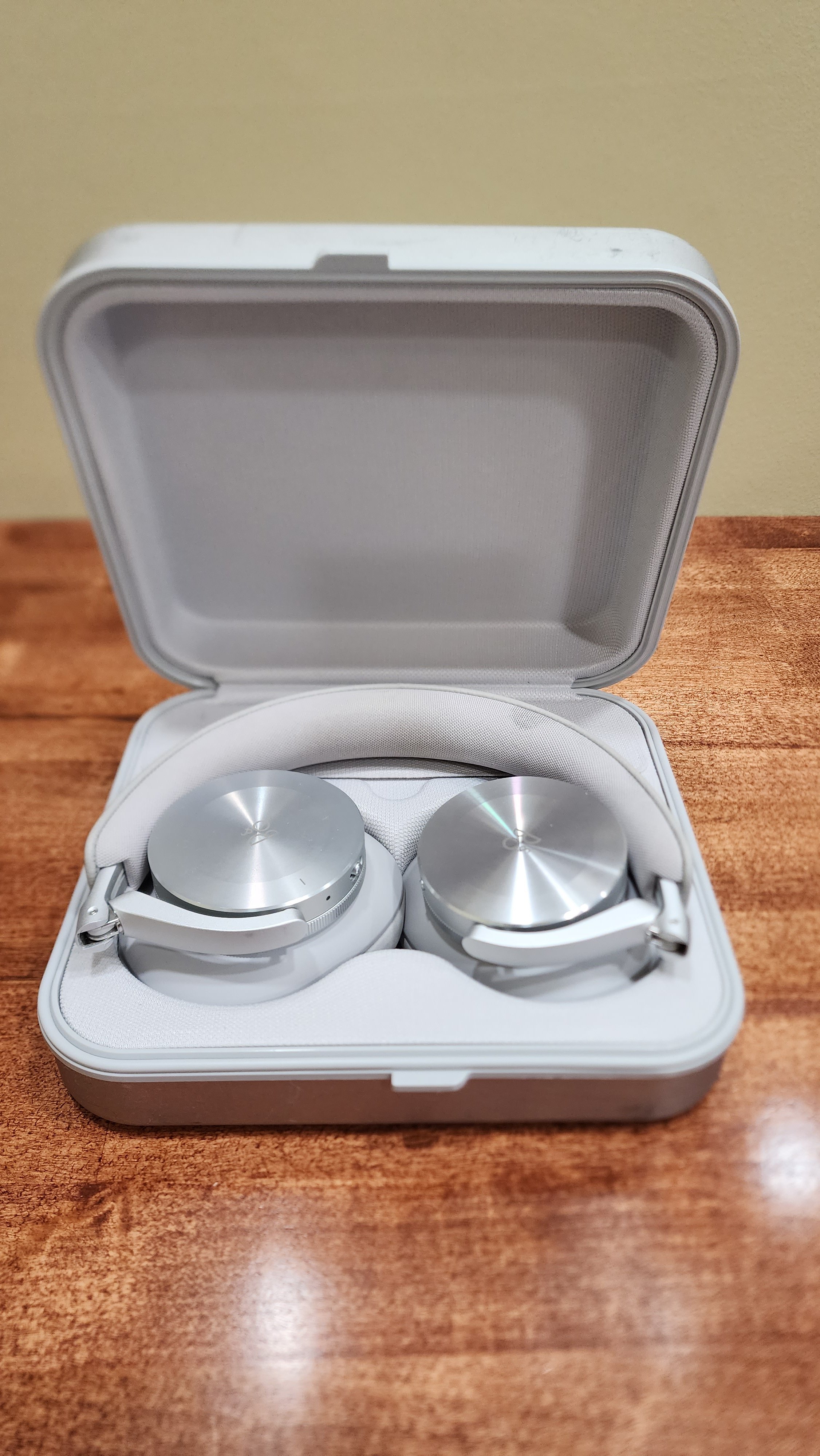 Closed: Bang & Olufsen Beoplay H95 Wireless Over-Ear Headset - Gray ...