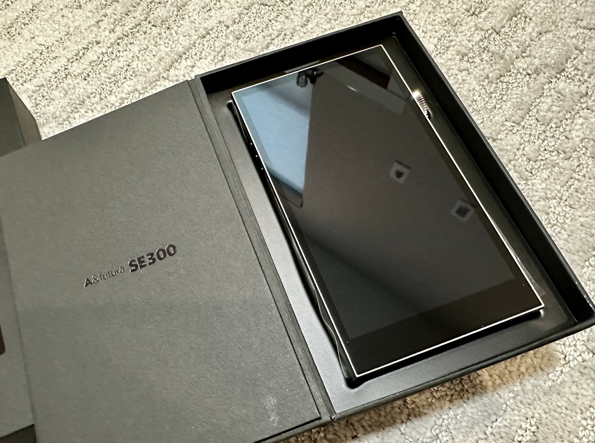 Sold: Astell&Kern SE300 (Green Leather Case) | Headphone Reviews and ...