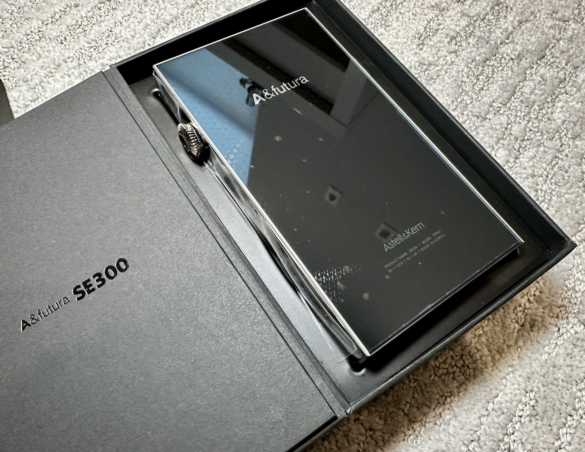 Sold: Astell&Kern SE300 (Green Leather Case) | Headphone Reviews and ...