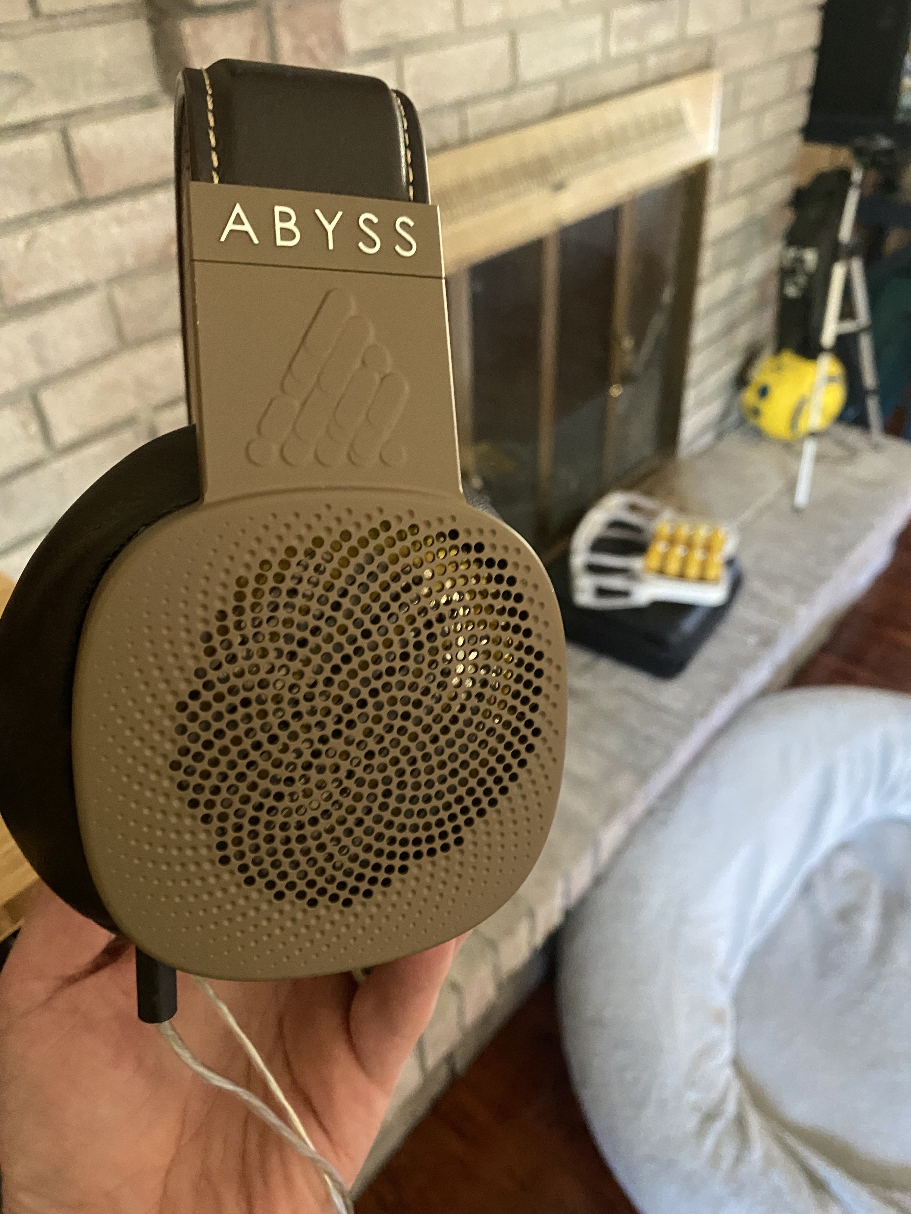 Sold: Abyss Diana V1 with original pads, dekoni pads and new set of ...