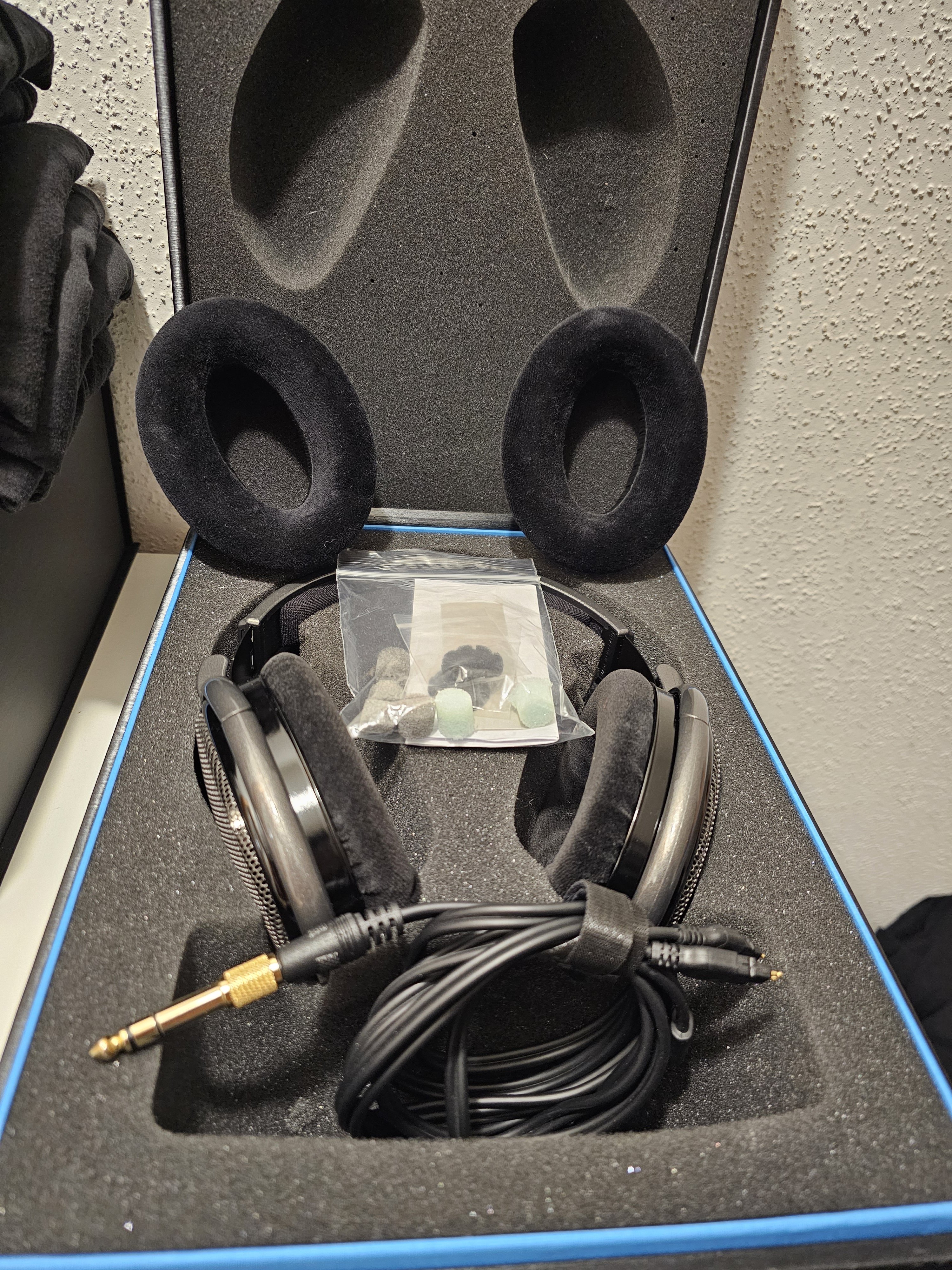 Sold: Sennheiser HD650 with mod and extra pads | Headphone Reviews and ...