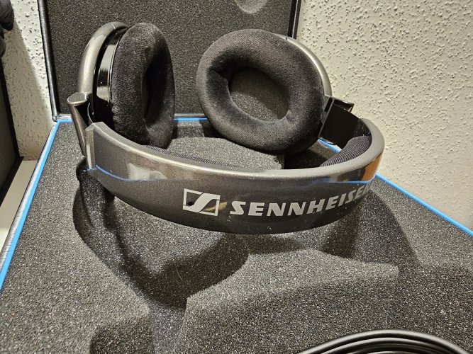Sold: Sennheiser HD650 with mod and extra pads | Headphone Reviews and ...