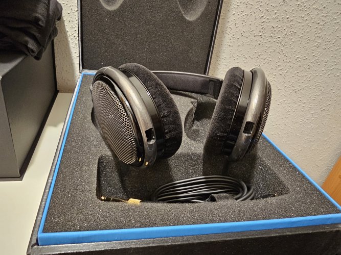 Sold: Sennheiser HD650 with mod and extra pads | Headphone Reviews and ...