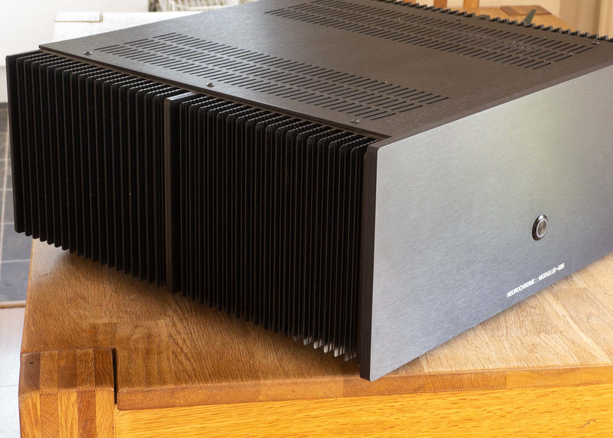 Closed: Neurochrome Modulus 686 Class A/B Dual Mono Power Amplifier ...