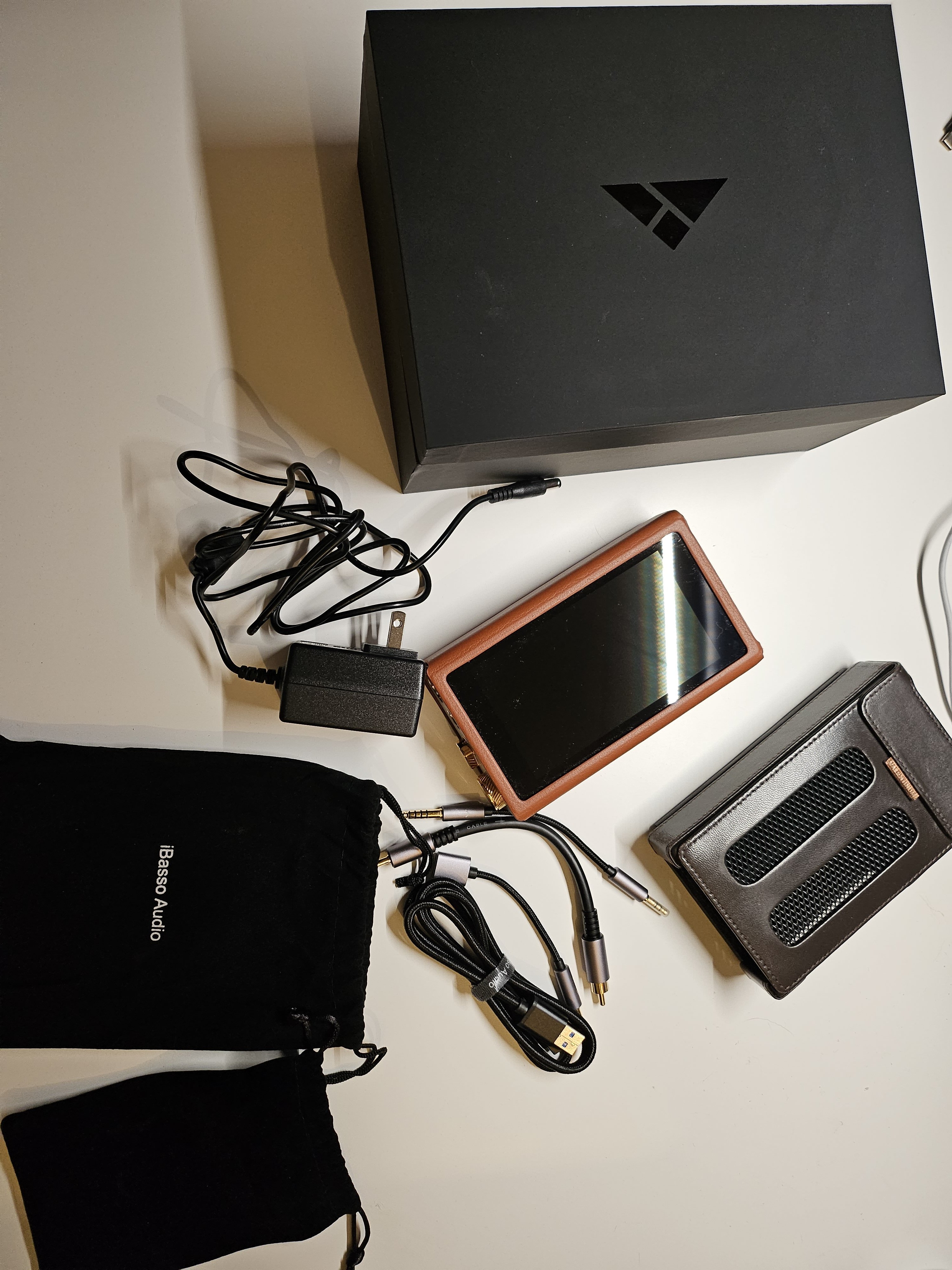 Sold: iBasso DX320 Max Titanium + Valentinum Leather Case + Extras ...