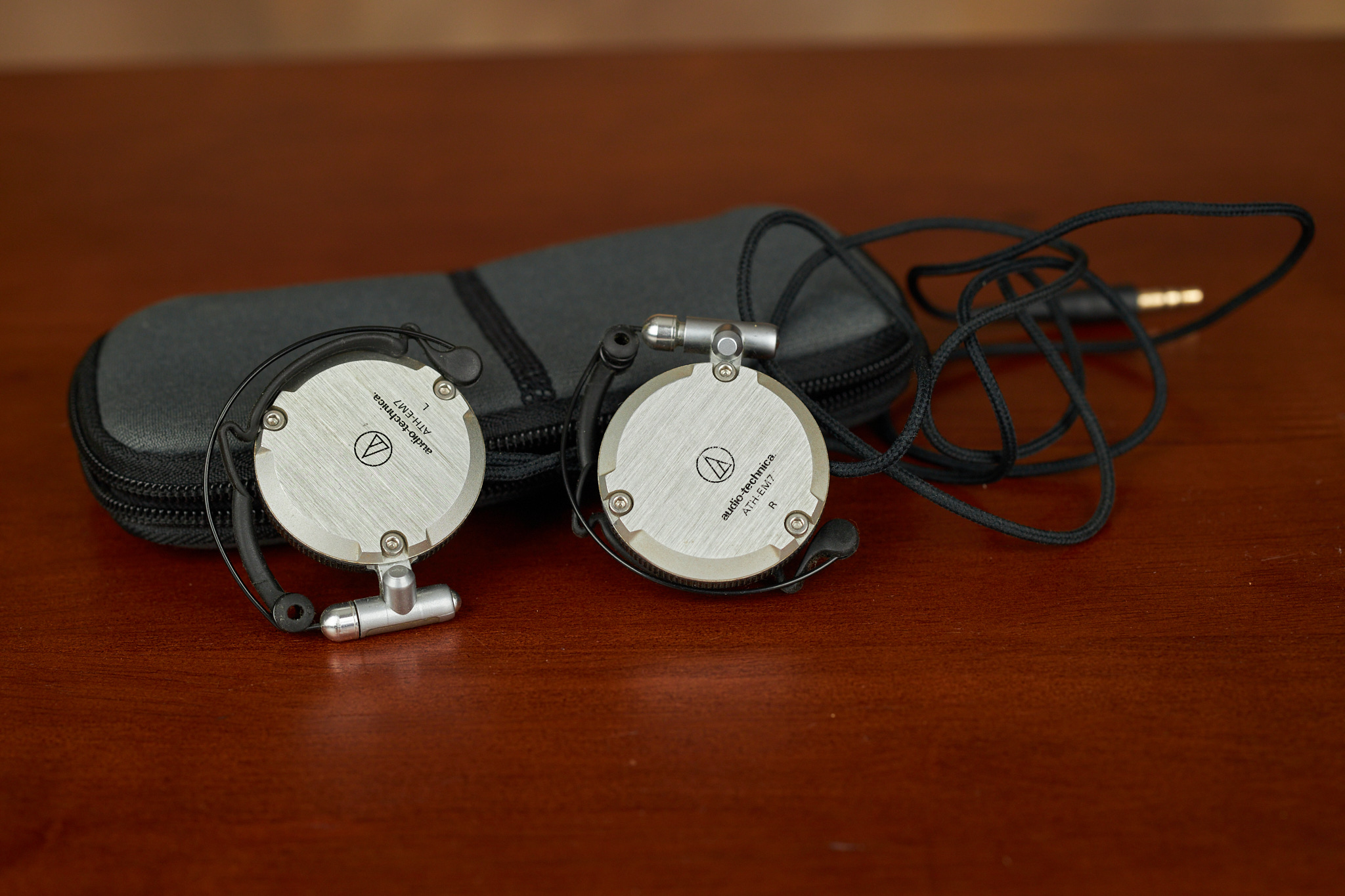 Closed: Audio Technica ATH-EM7 (OG Version - Rare) | Headphone Reviews ...