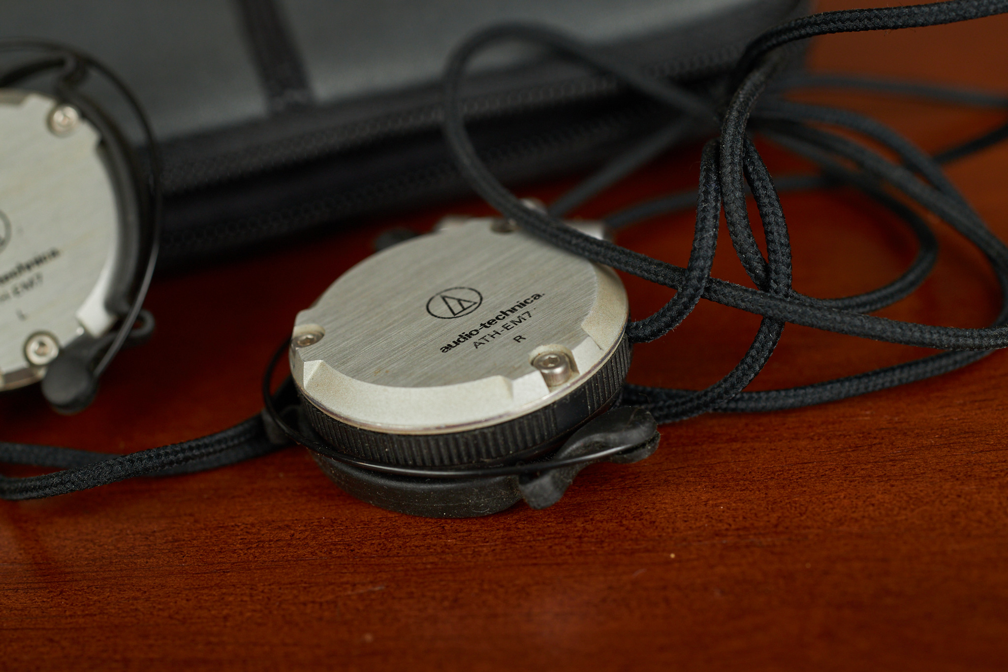 Closed: Audio Technica ATH-EM7 (OG Version - Rare) | Headphone Reviews ...