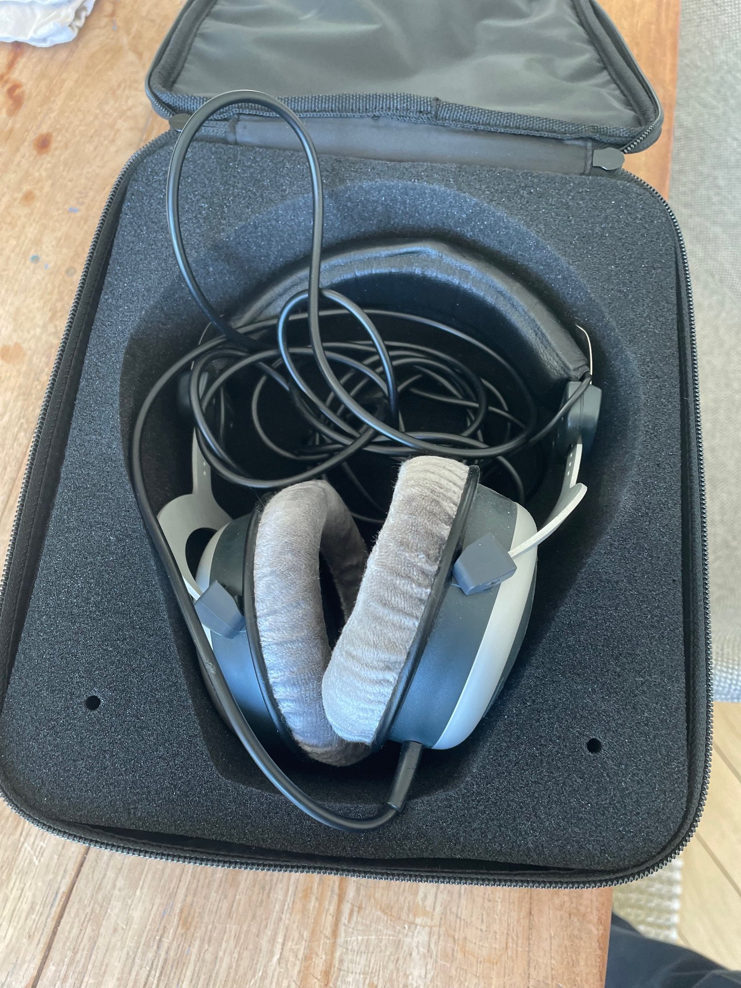 Closed: Beyerdynamic DT770 "Premium" 250 Ohms closed 3.5mm and 6.5mm ...