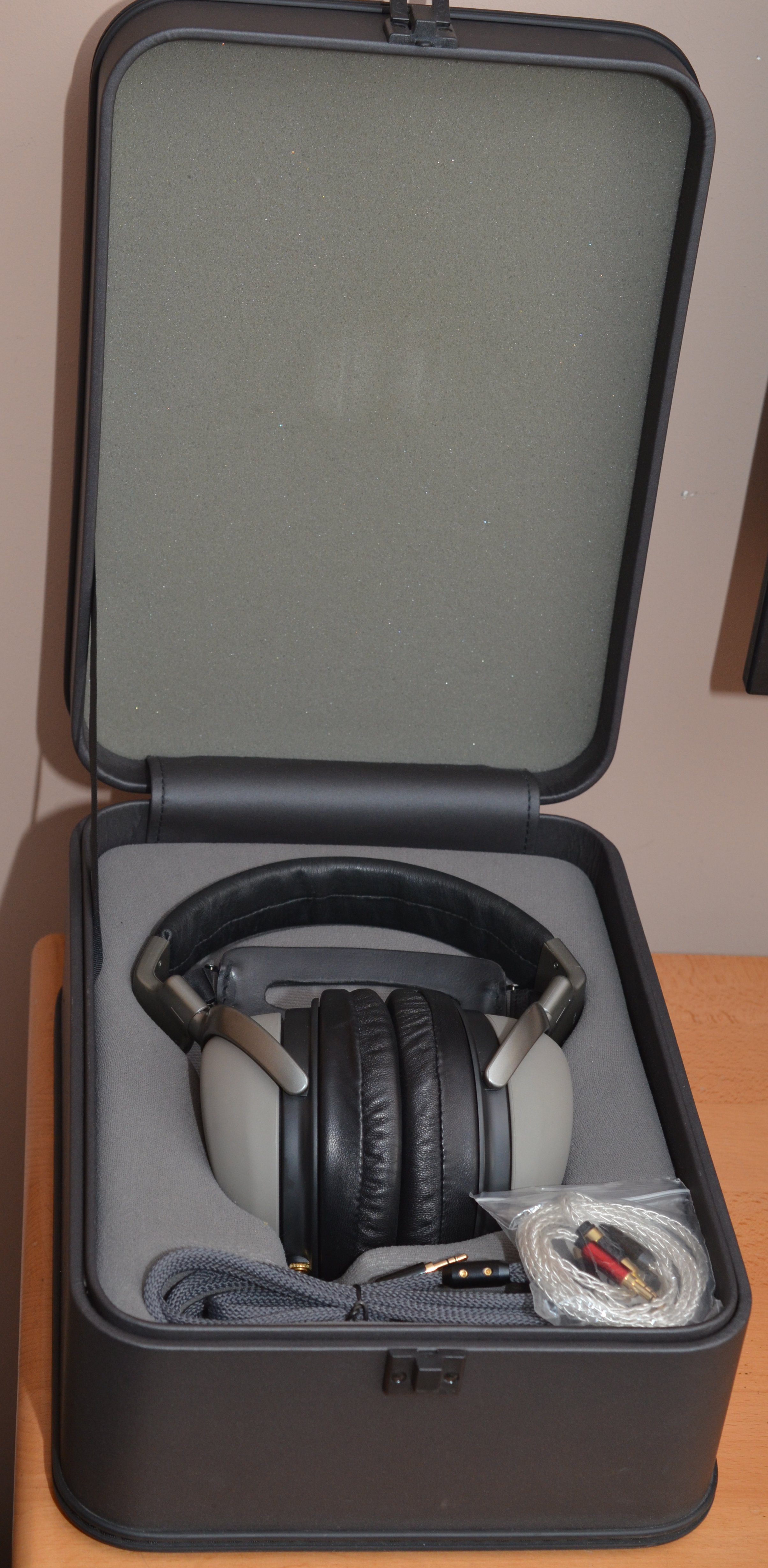 Sold: Sony MDR-CD3000 aka baby MDR-R10 | Headphone Reviews and ...