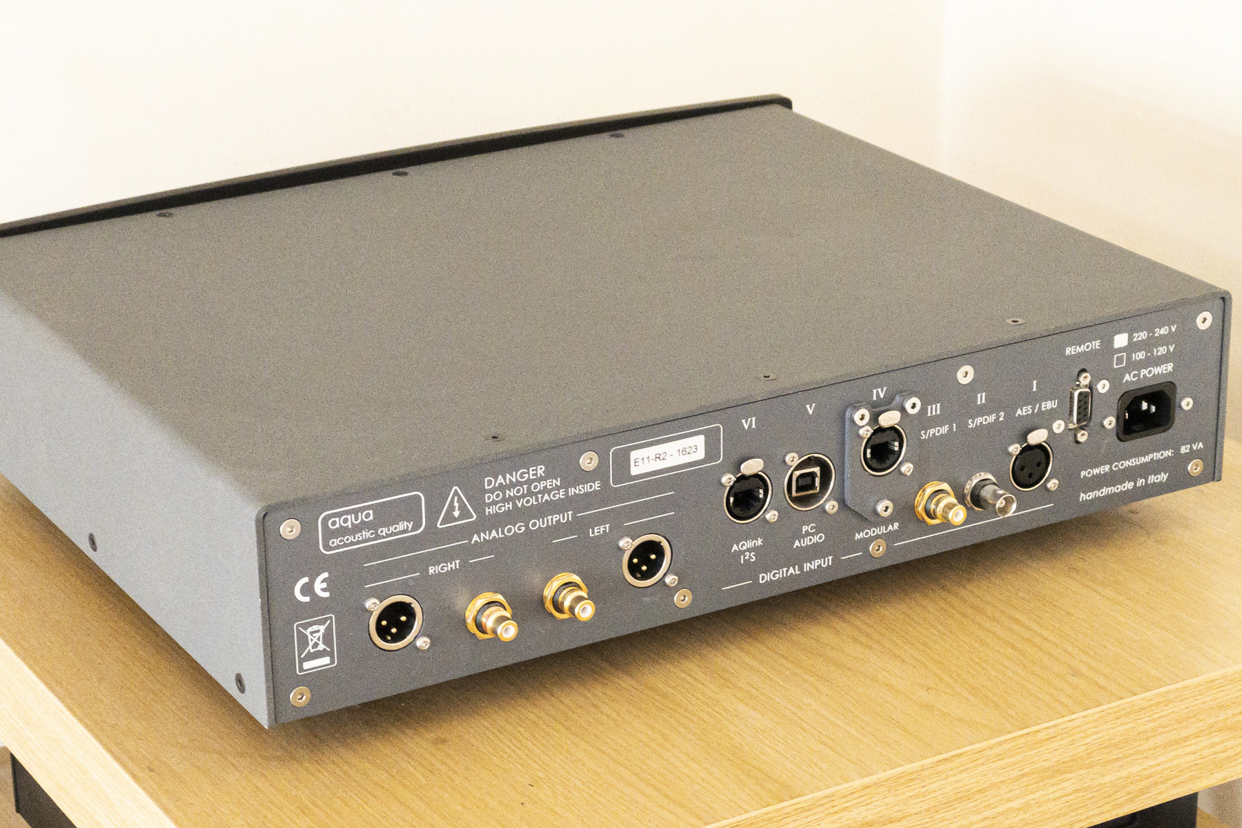 Closed: Aqua Acoustic Formula xHD Rev.2 Optologic R2R DAC | Headphone ...
