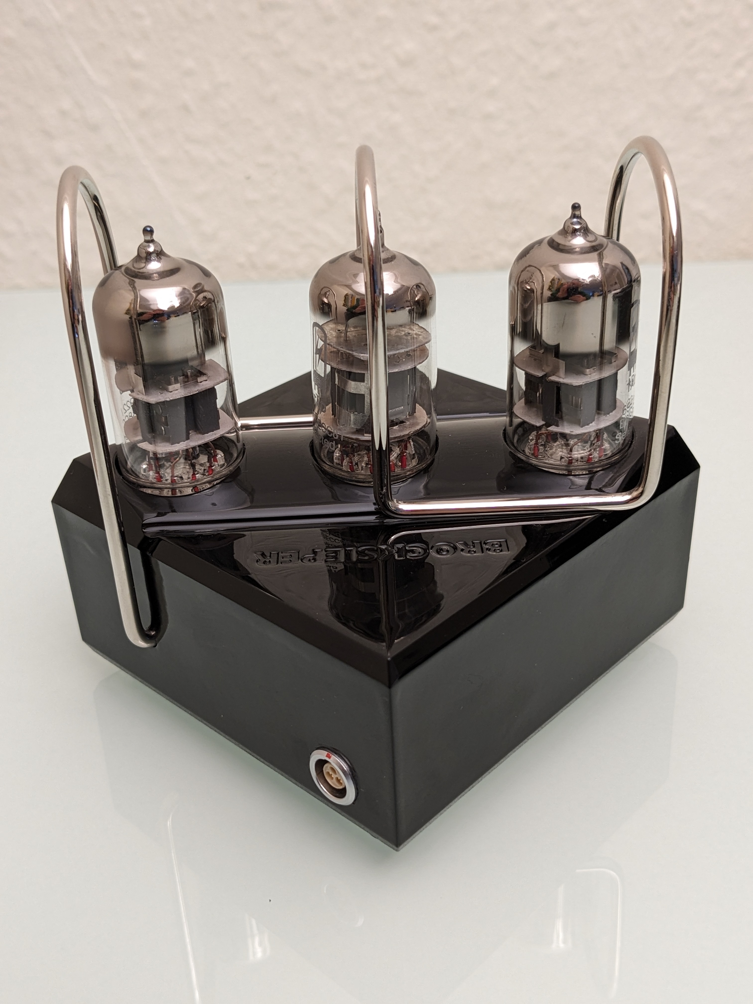 Closed: Brocksieper EarMax Pro headphone amp | Headphone Reviews and ...