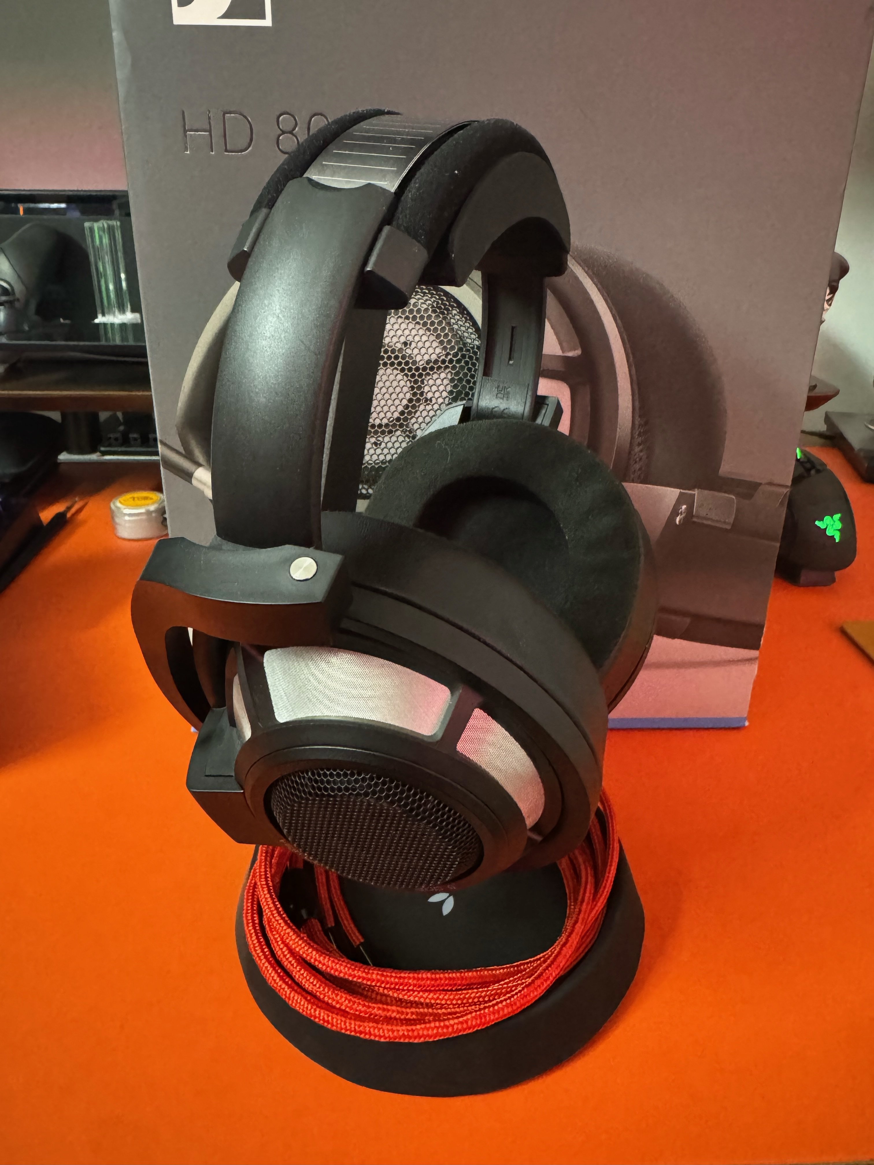 Closed: Sennheiser HD800S *Free Headphone Stand* | Headphone Reviews ...