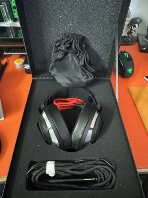 Closed: Sennheiser HD800S *Free Headphone Stand* | Headphone Reviews ...