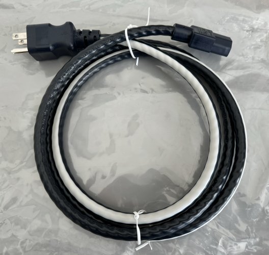Sold: Shunyata Venom V14 power cable C13, 6 feet | Headphone Reviews ...