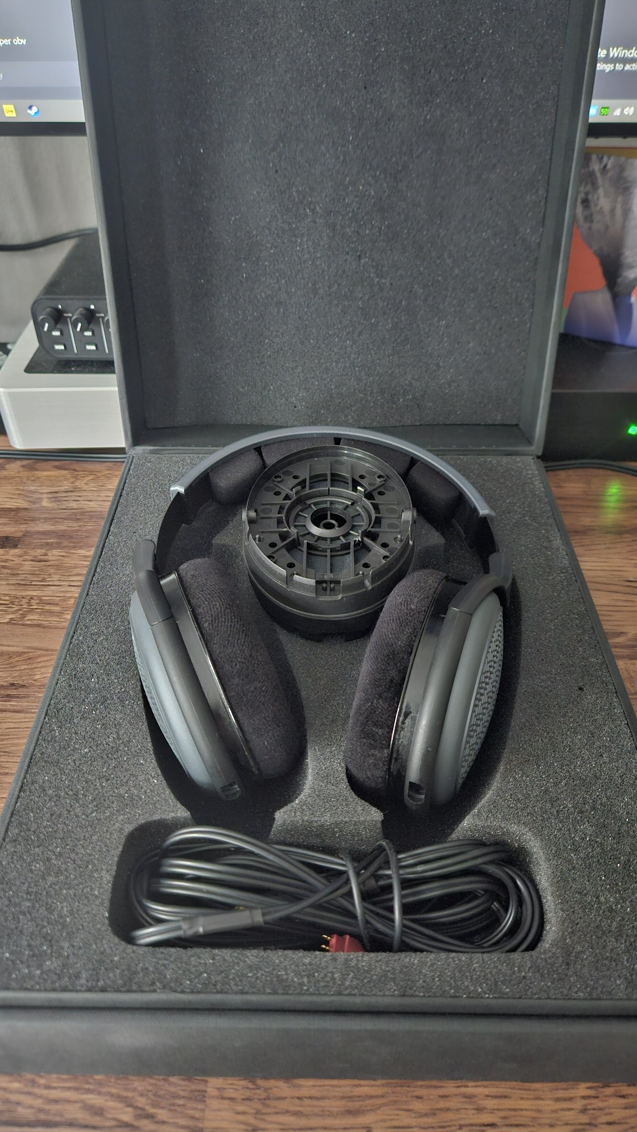 Closed: Sennheiser HD580 + extra baffles + MOTU M4 interface ...