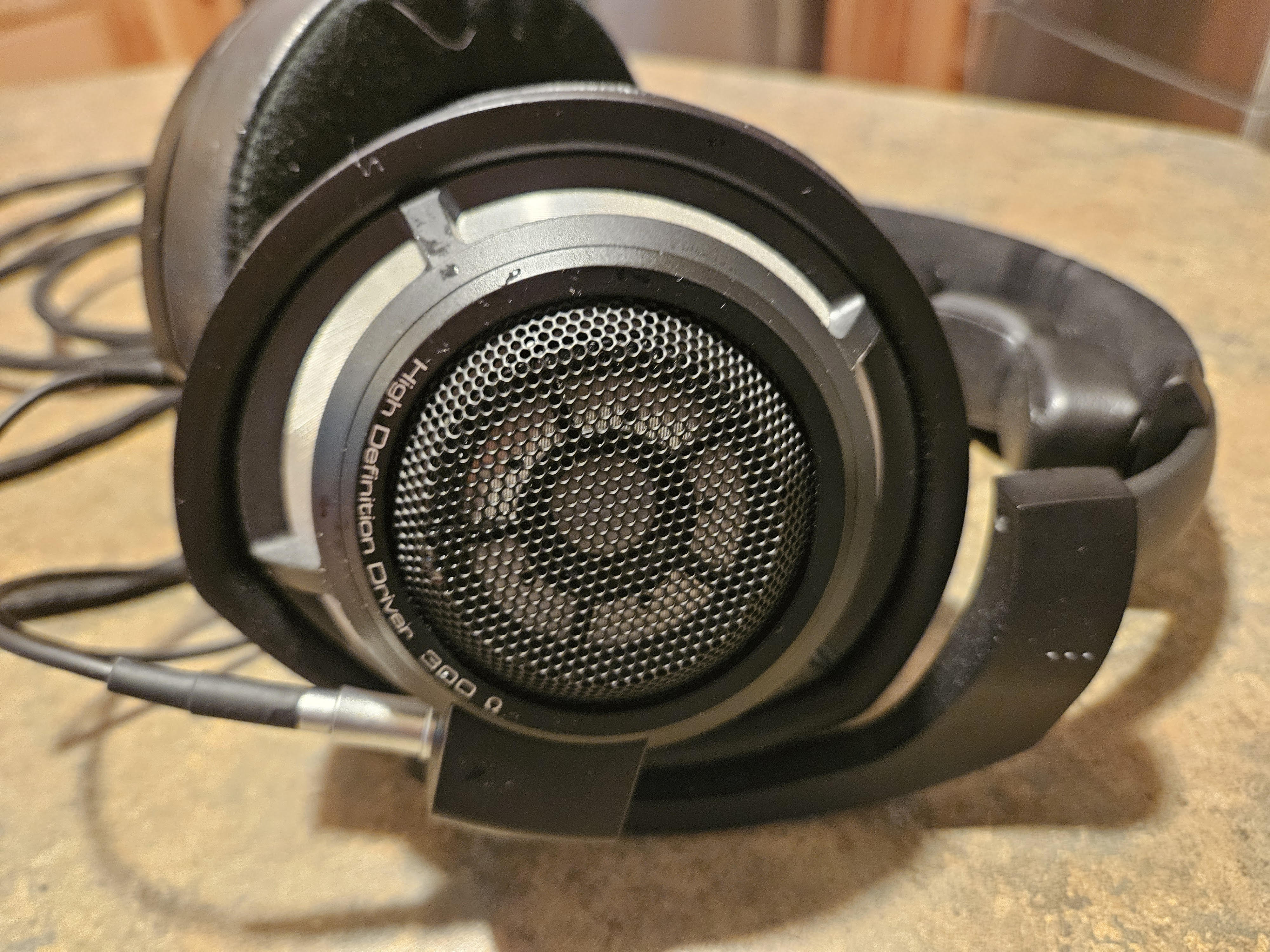 Closed: Sennheiser HD800S with Dekoni Hybrid Pads and extra cables ...