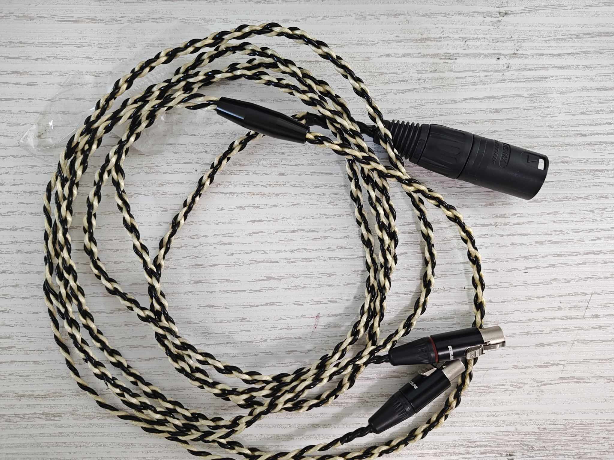 Closed: Audeze LCD Premium XLR balanced cable 2.5m/8ft (dual mini-XLR ...