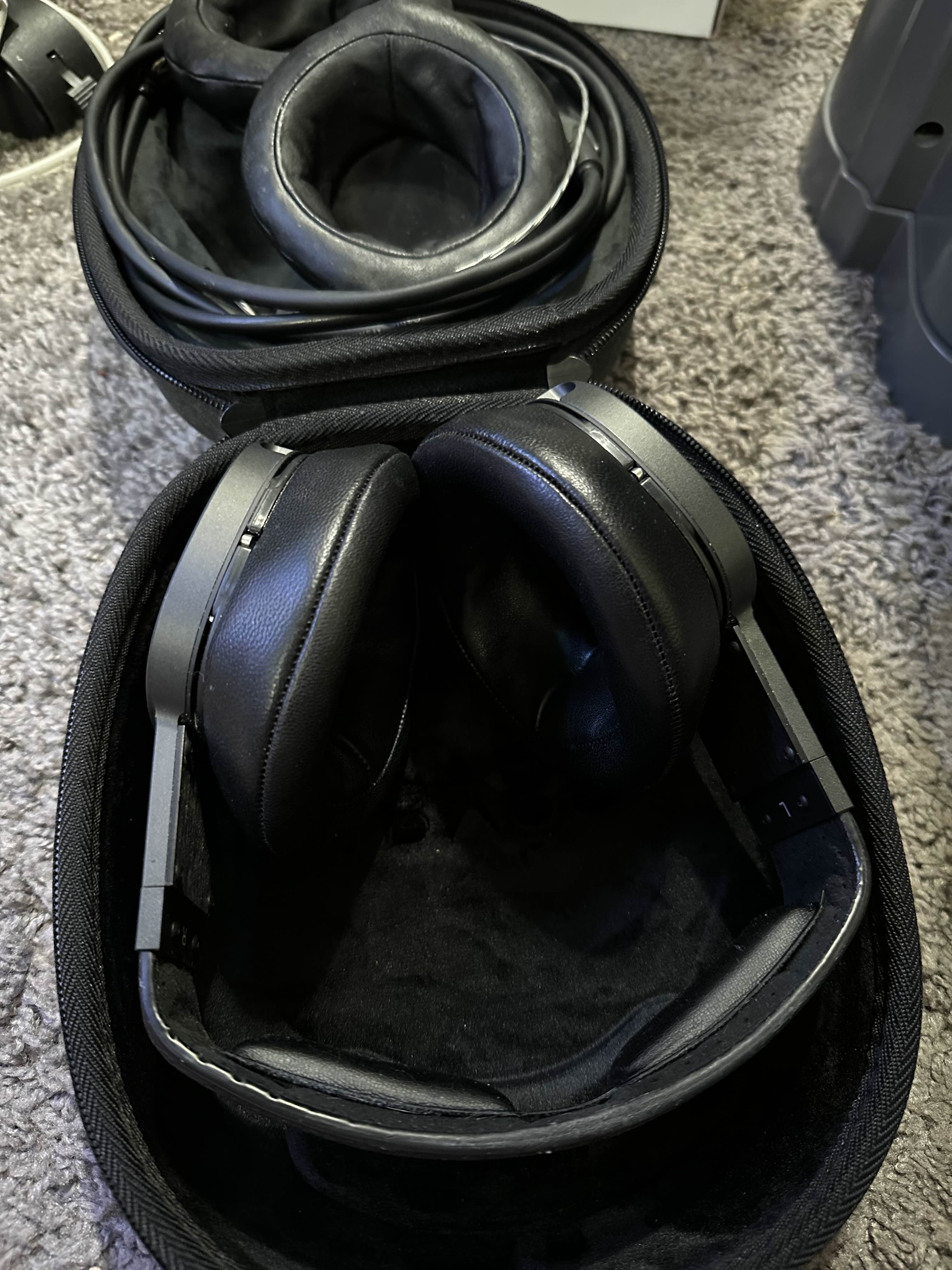 Sold: Abyss Diana MR, Bass ported pads, Extended Diana XLR Cable ...