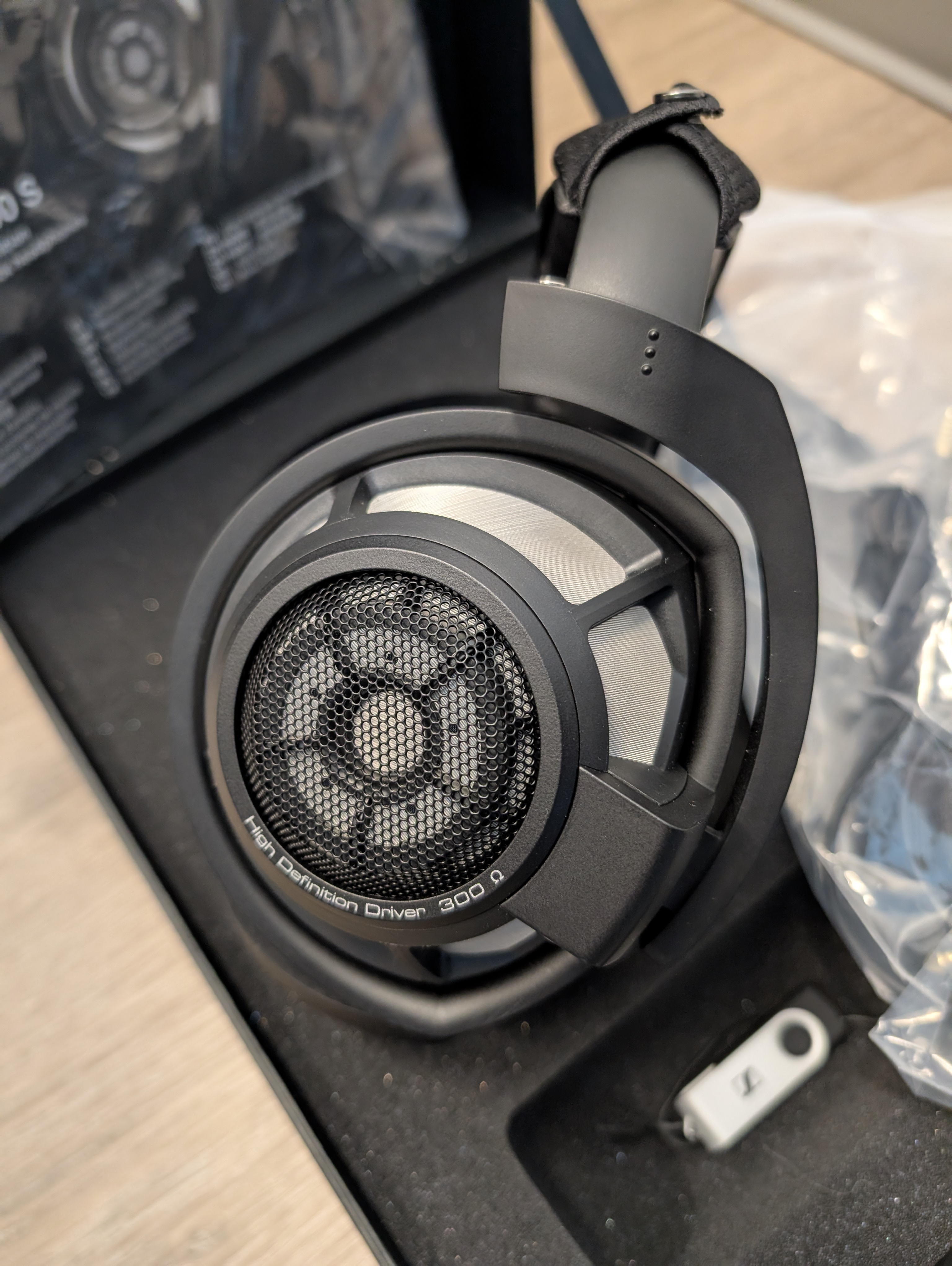 Sold: Sennheiser HD800s w/ Extra ZMF Pads, Headband Cover, Cables ...