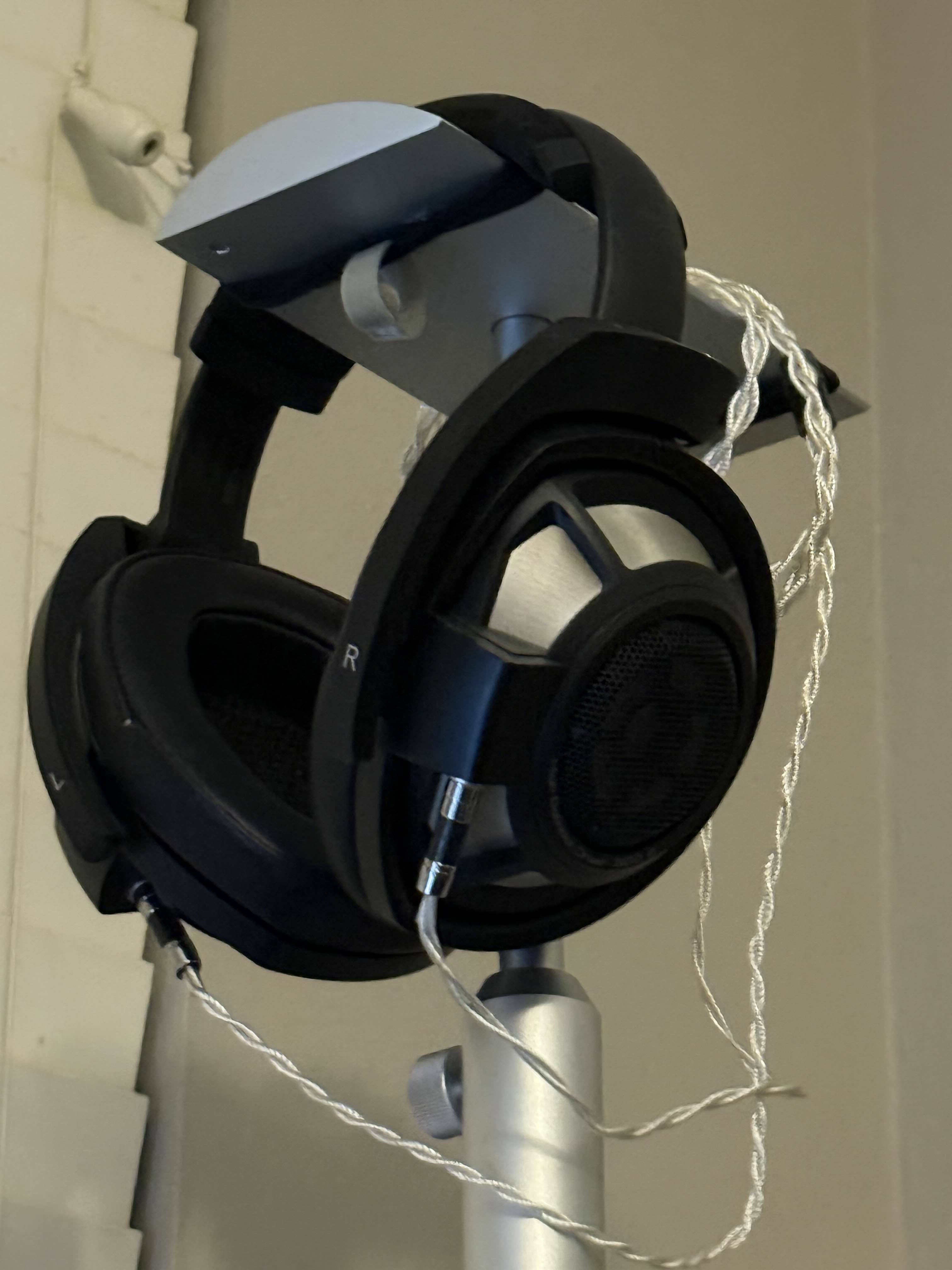 Sold: Sennheiser HD800S w/ WooAudio stand and ZMF lambskin pads ...