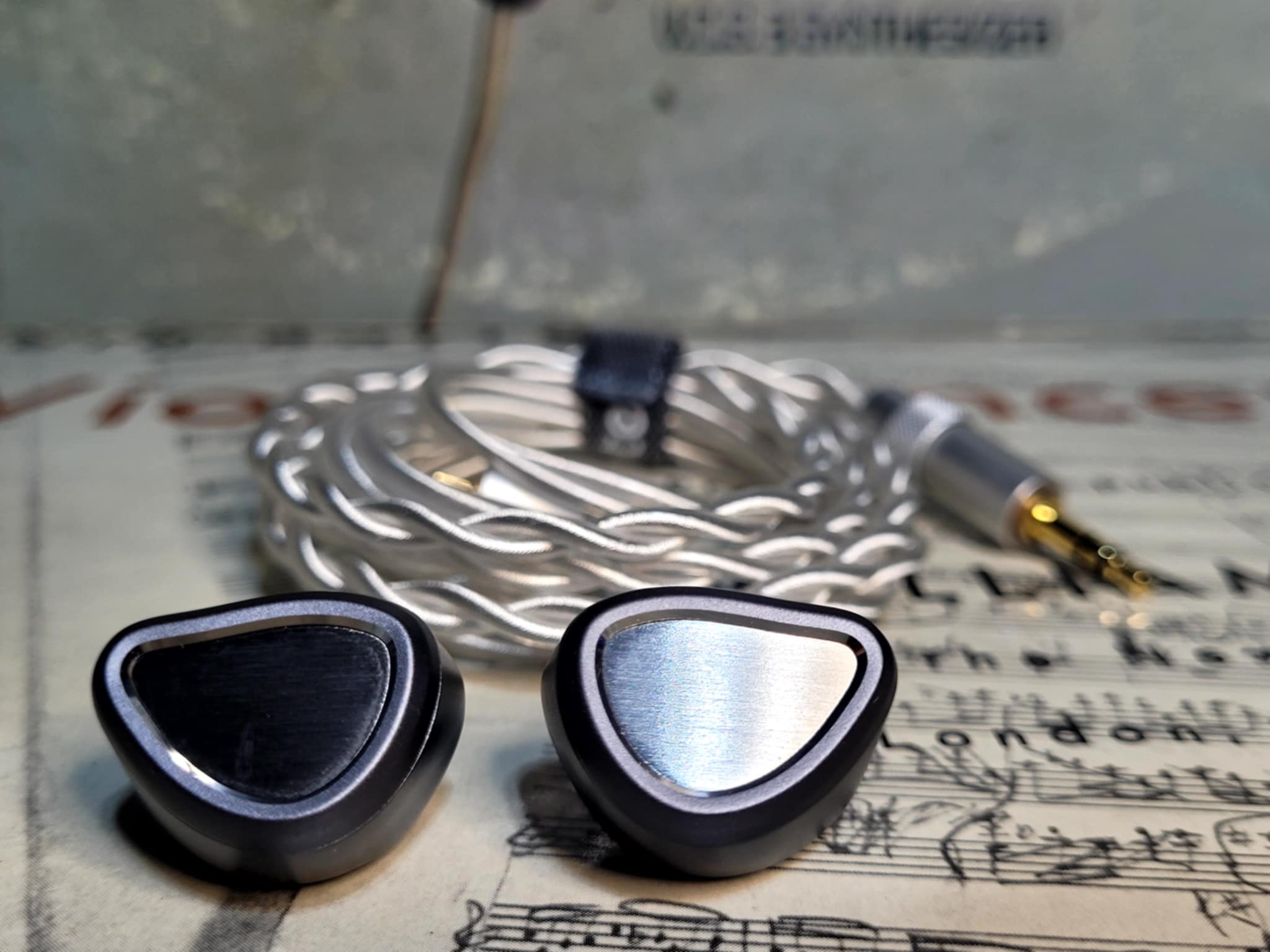 ASTROTEC ARCHIMEDES Review: Atypical take on neutrality, planar+piezo ...