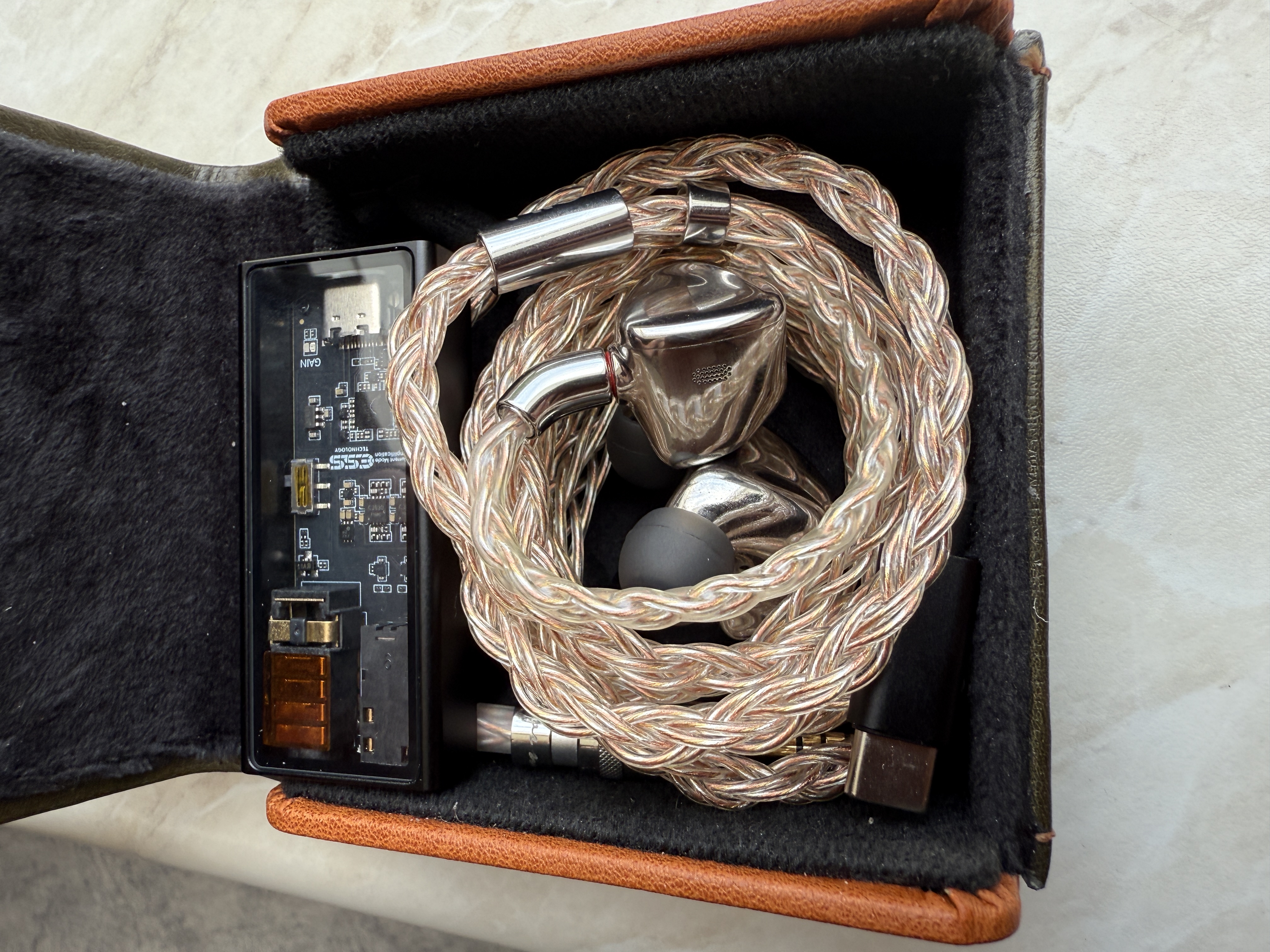 1 Dynamic Driver 4 Balanced Armature 8 Electrostatic Driver Flagship ...